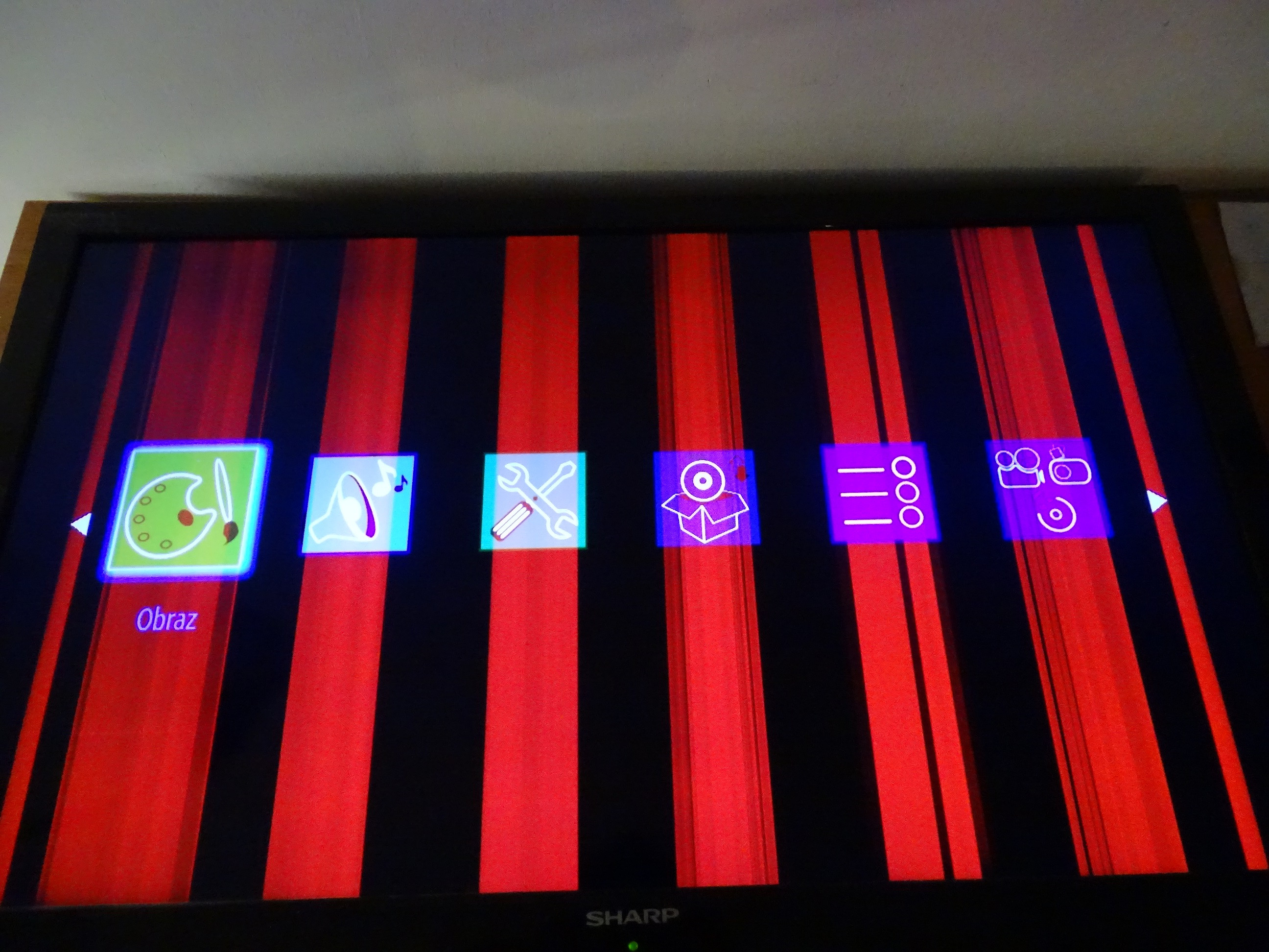 Sharp LC-40LE510E - Czerwony obraz słabe odświeżanie