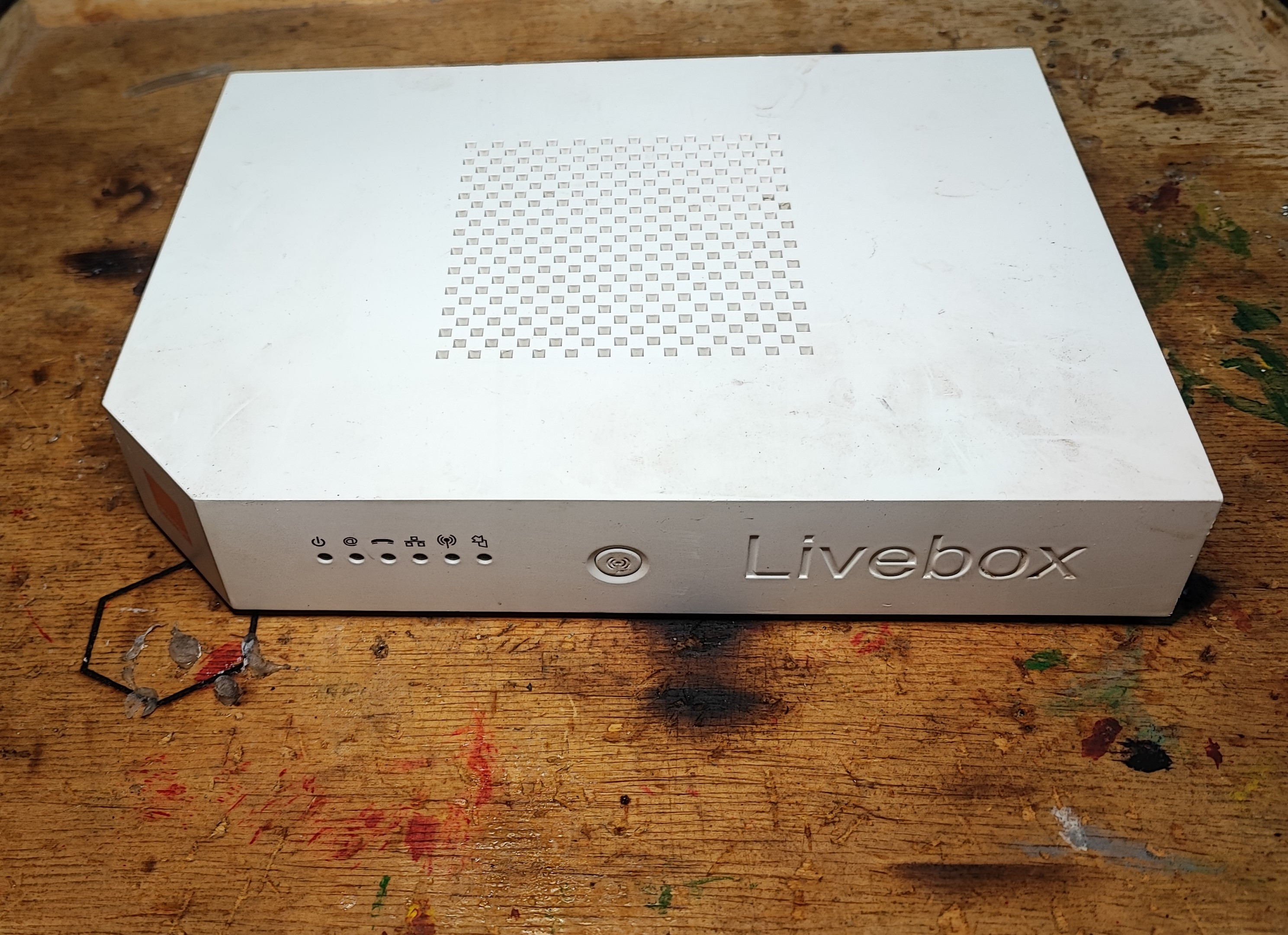 Wnętrze modemu/routera WiFi ZTE Livebox 2.0 ZXV10 H202N