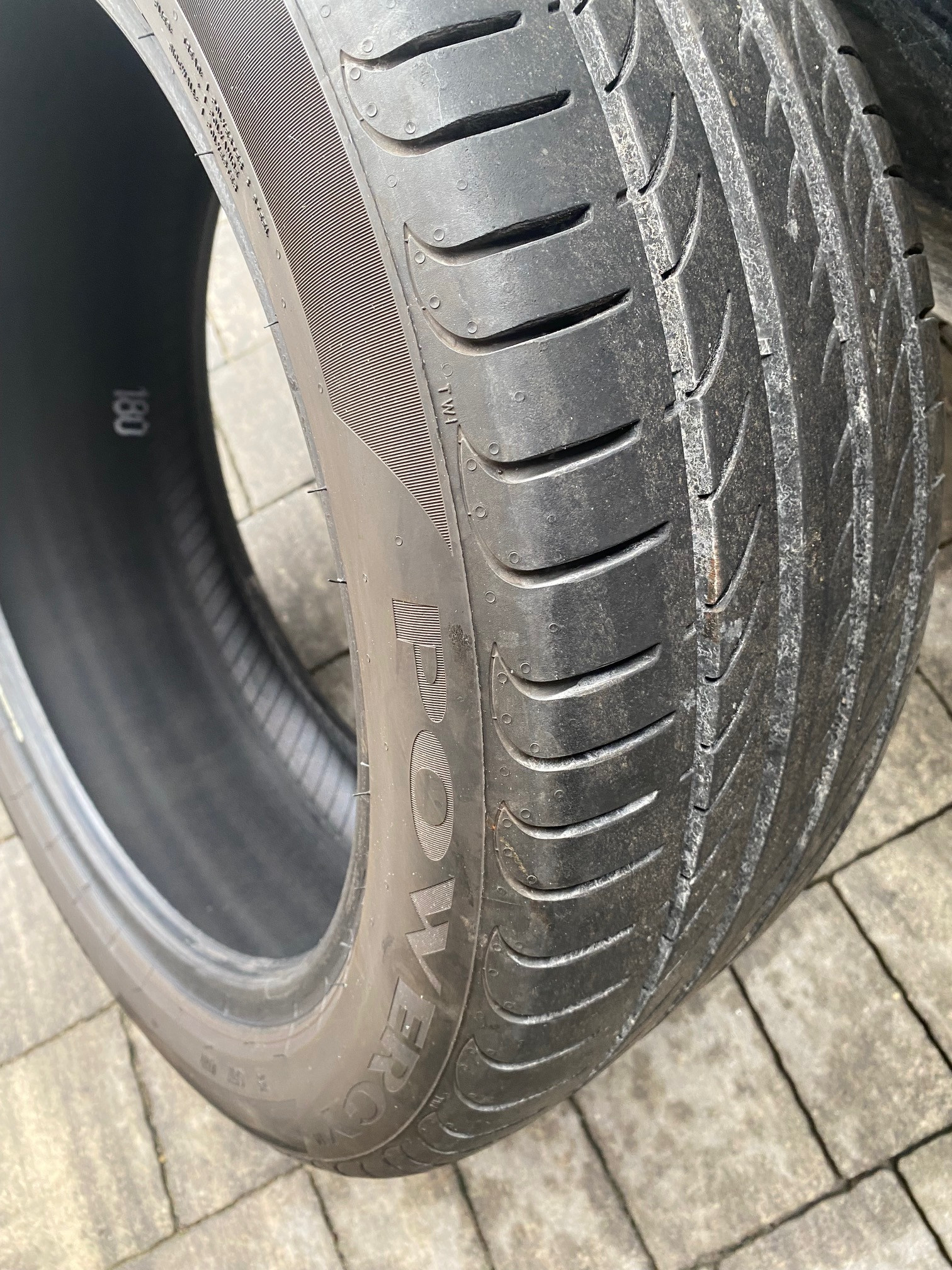 Jak poradzić sobie z odrzuconą reklamacją opon Pirelli Powergy w Oponeo?