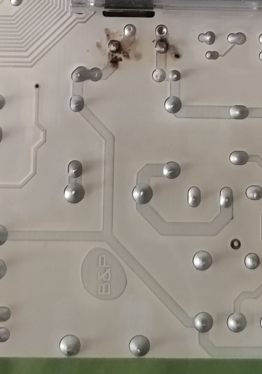 Układ zabezpieczający przeciw przepięciom z MOV S20K250, S20K275 i ...