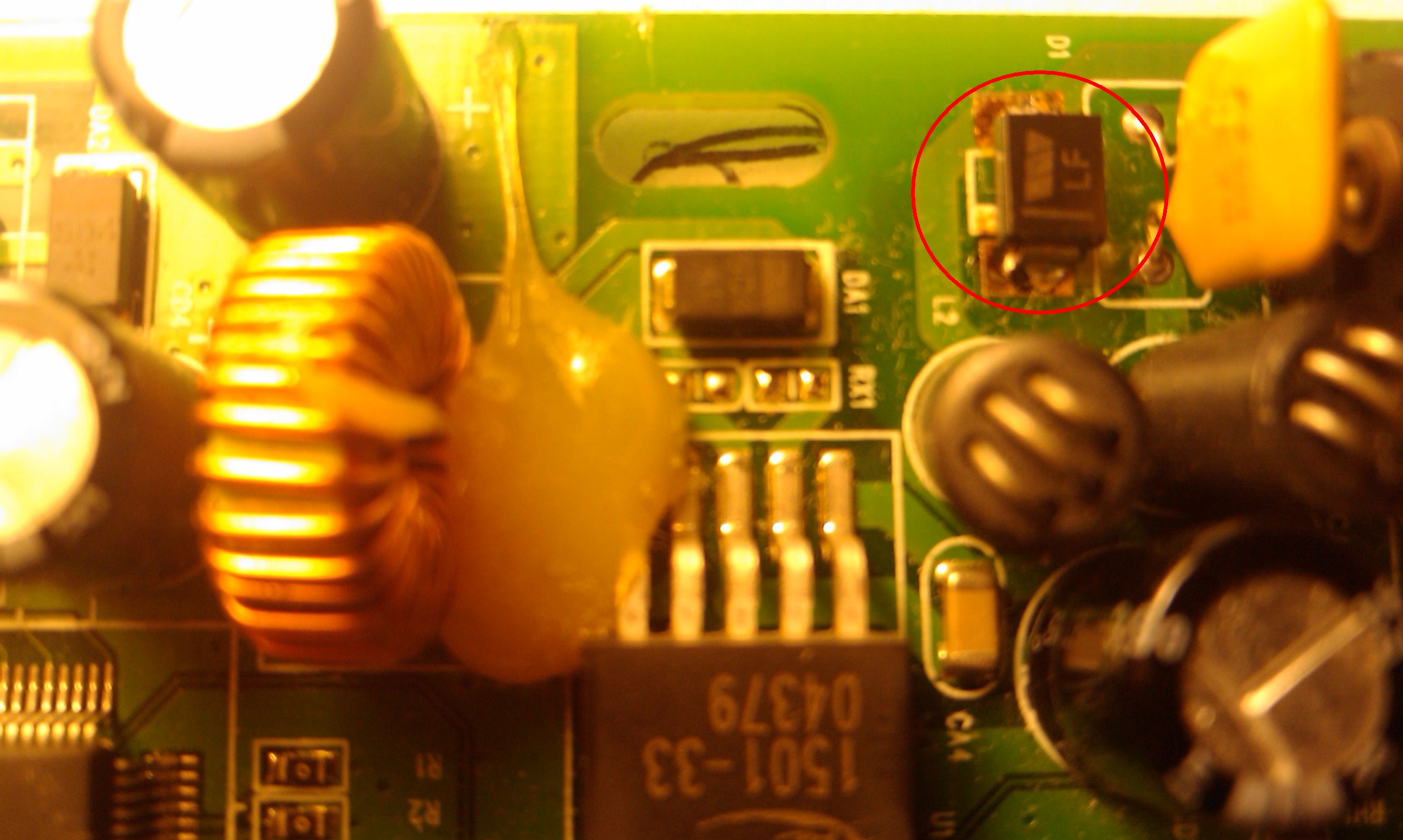 Linksys RT31P2 - dym z elementu po podłączeniu zasilania, co to może być?