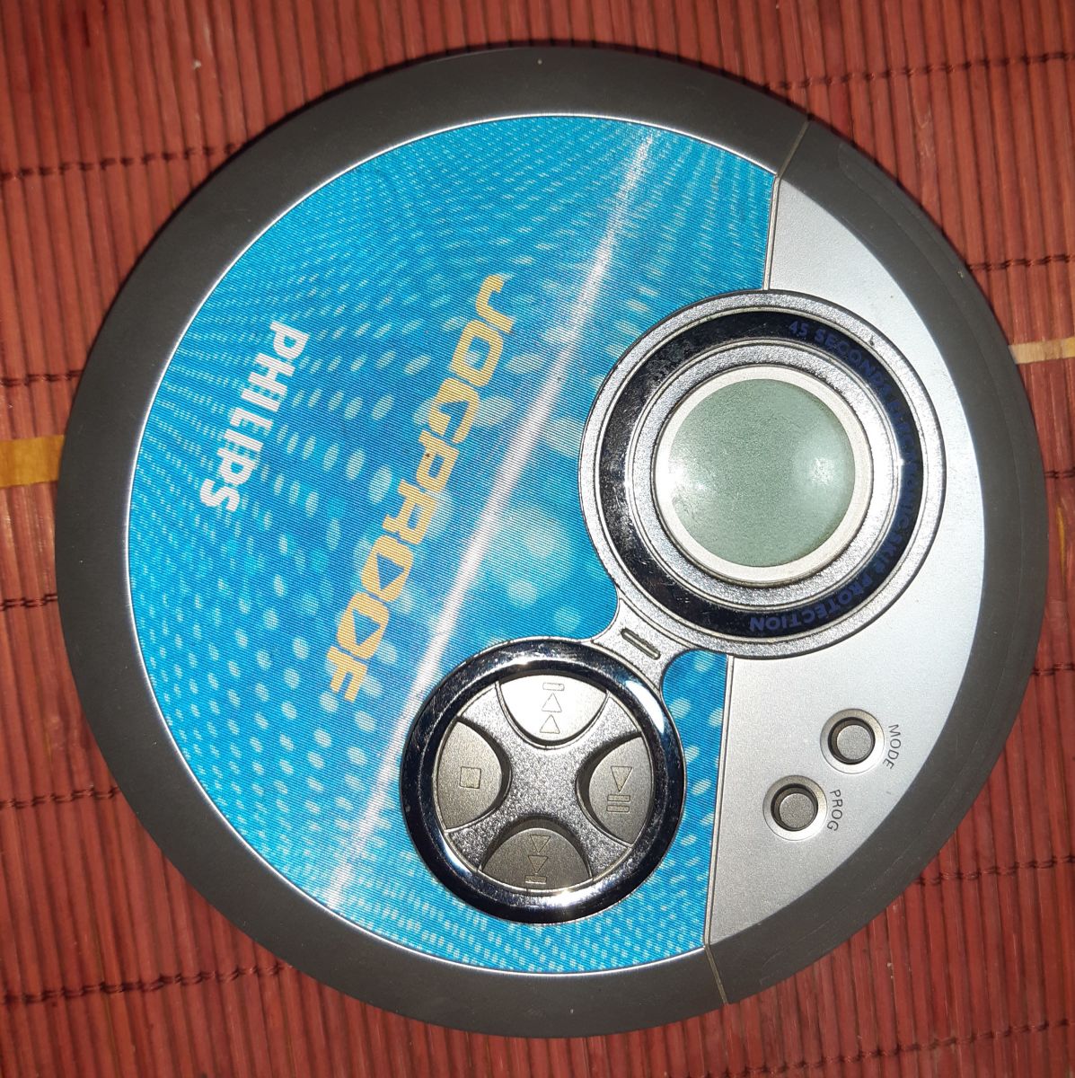 Discman Philips - brak reakcji na zasilanie po włożeniu odwrotnie baterii