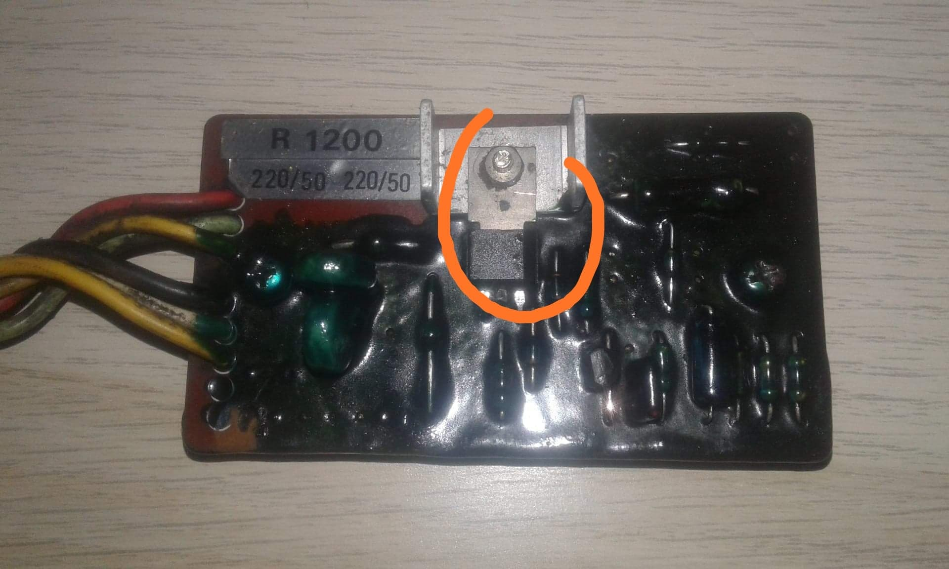 Poszukiwanie schematu regulatora napięcia AVR w agregacie Robin R1200