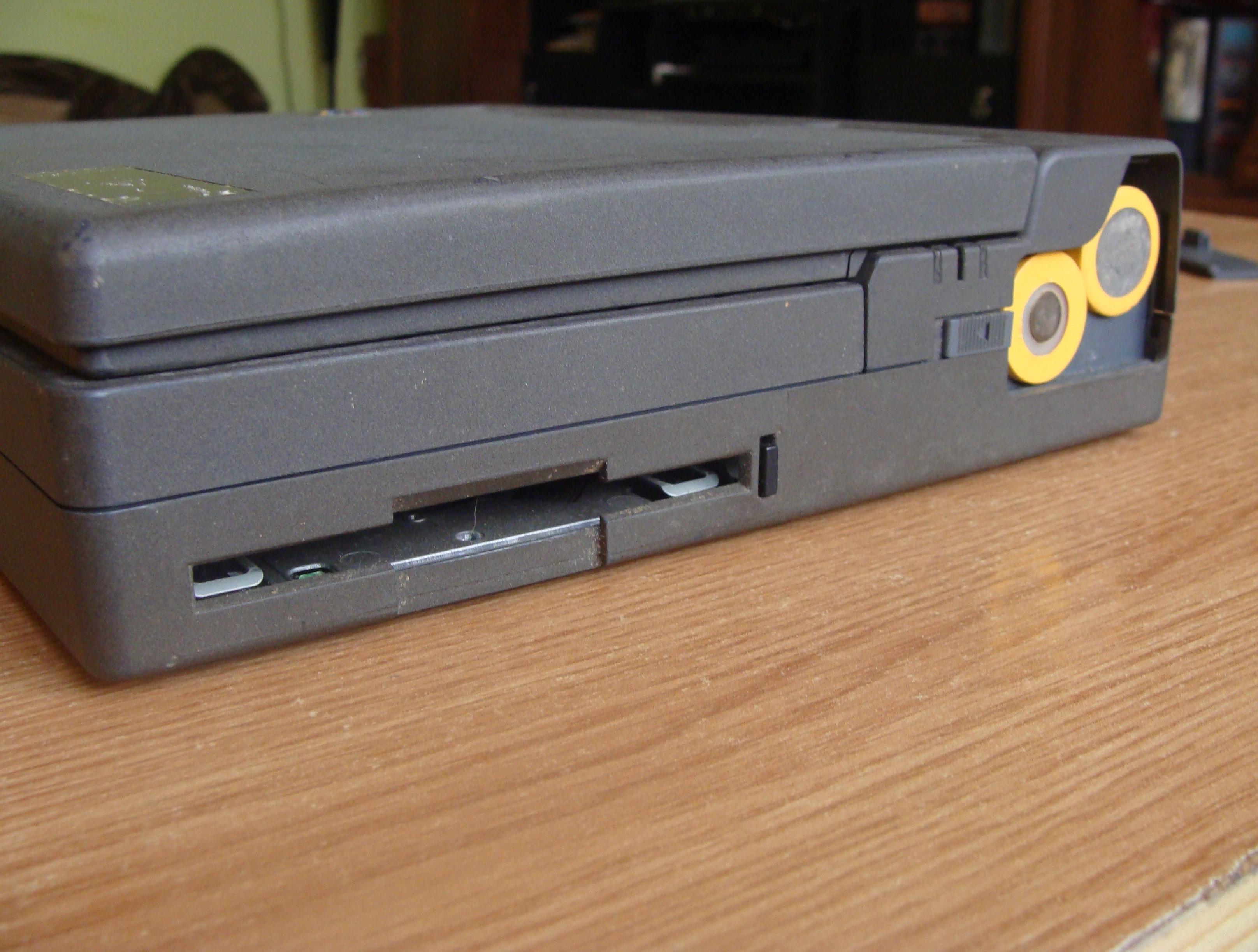 [Sprzedam] Stary Laptop SunRace Hyperbook 2300SX/25