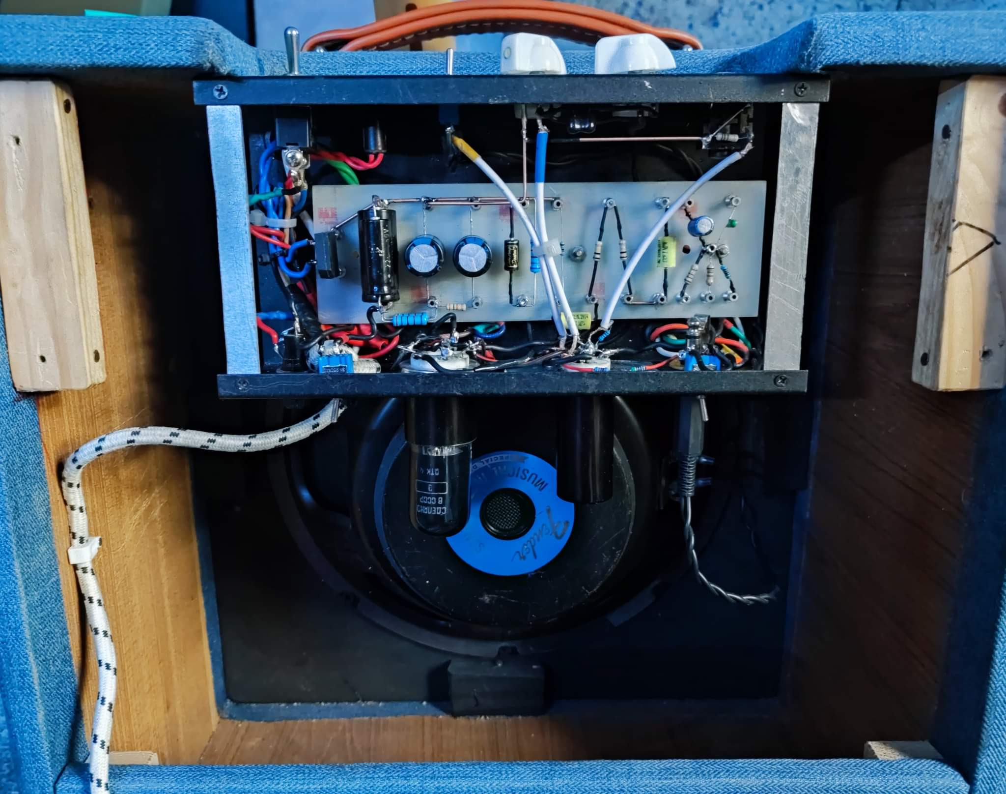 Wzmacniacz Fender princeton 5F2A z modyfikacjami - elektroda.pl