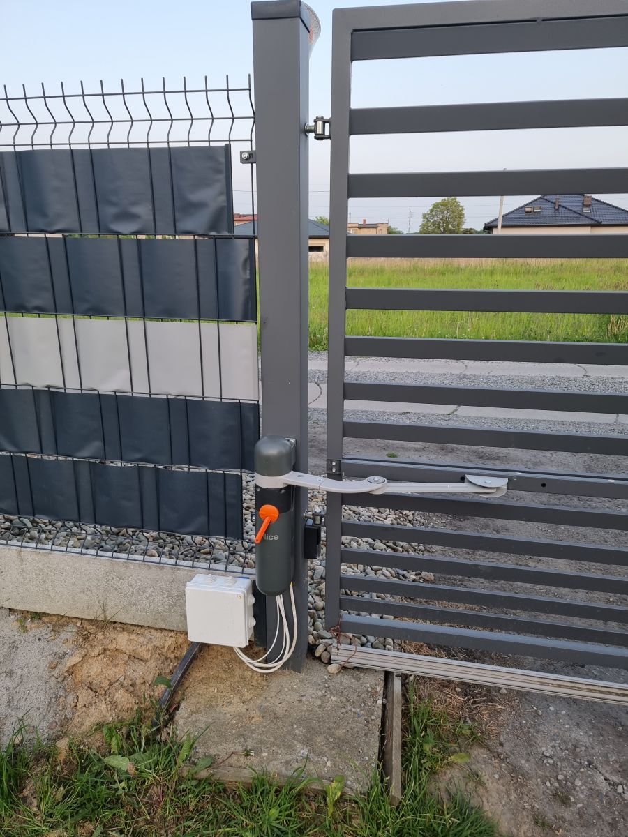 Programowanie siłowników NICE ALTO 100 dla bramy dwuskrzydłowej ...