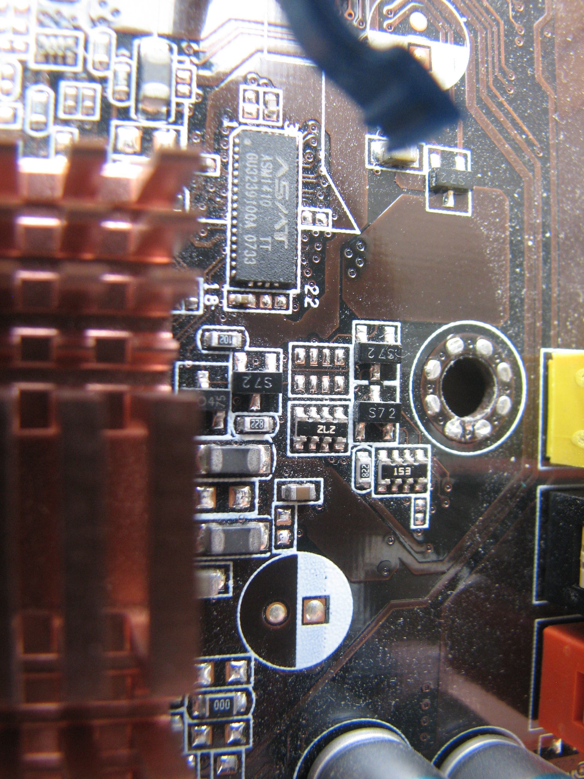 Płyta Asus P5KC - potrzebuję zdjęcie płyty w okolicy mostka północnego.