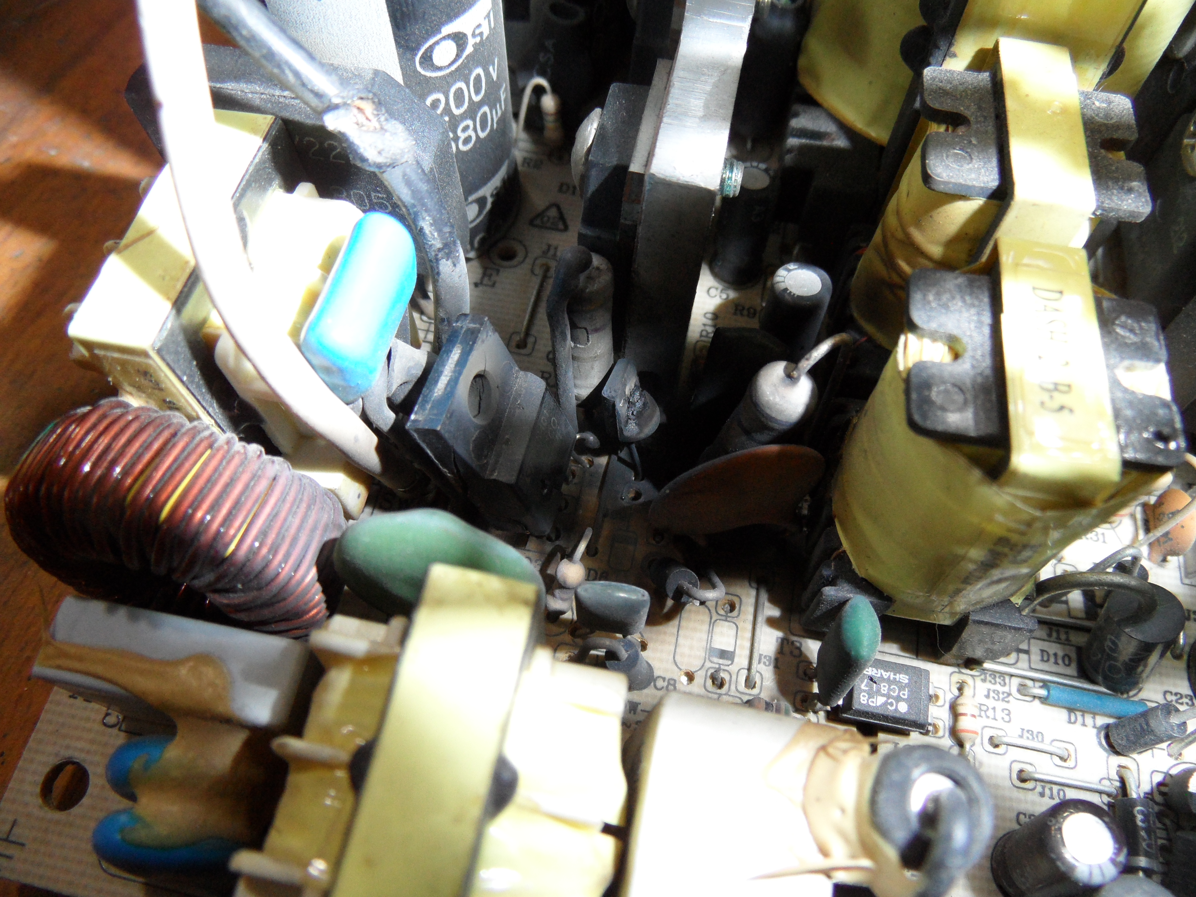 HuntKey model: LW-8250PLUS (V2.0)-Po zwarciu 5VSB spalone 8 rzeczy- i ...