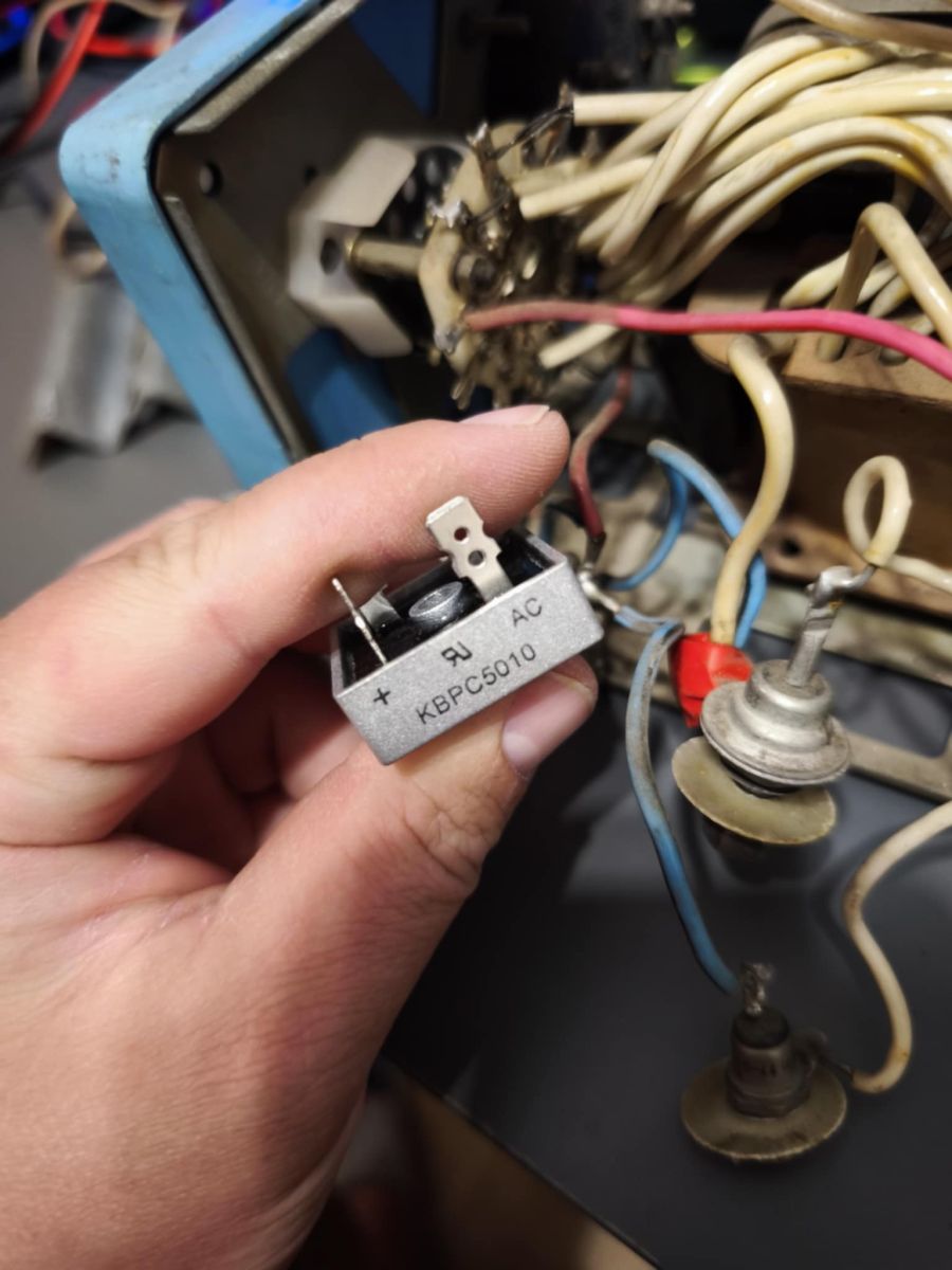 Stary radziecki prostownik – jak podłączyć mostek KBPC5010 zamiast diod?