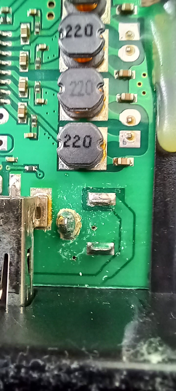 Iskrzenie przy podłączeniu zasilacza do soundbara Omega OG87B - naprawa ...