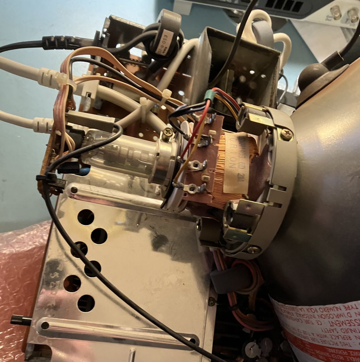 Amstrad PC1512 – podmiana kineskopu z PCW8256 i problem odchylania