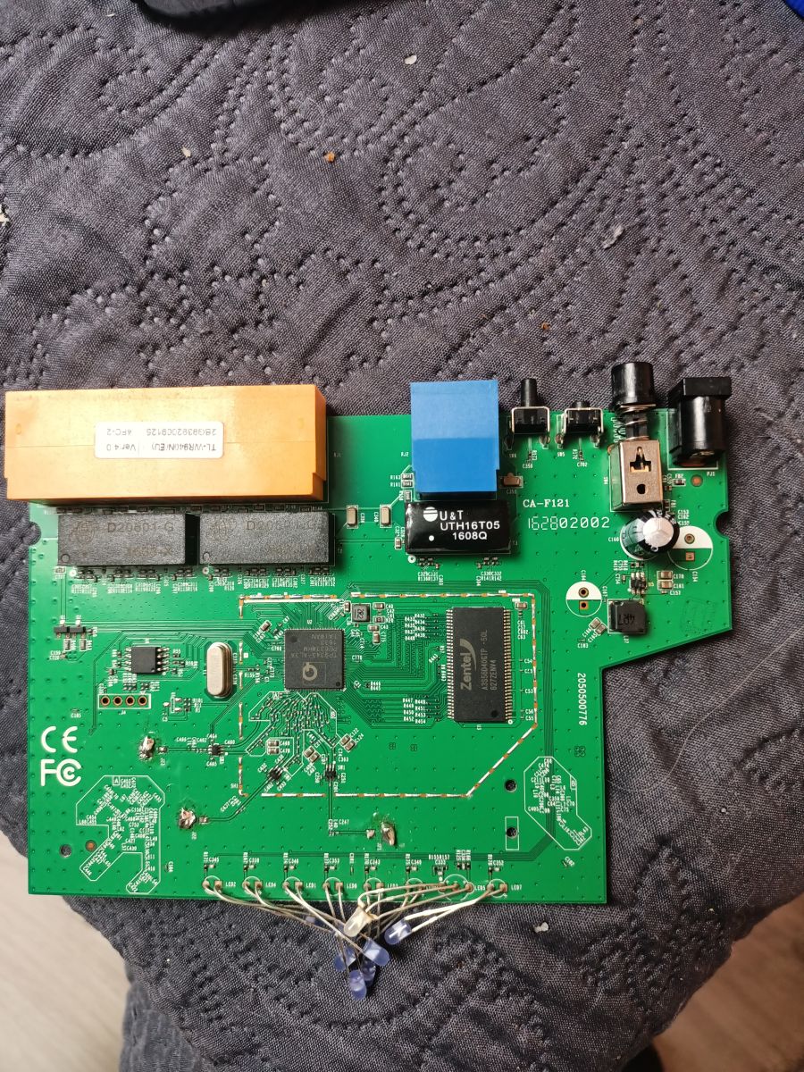 [Rozwiązano] TL-WR940N V4.0 – spalony U5 po odwrotnym zasilaniu, identyfikacja i wymiana