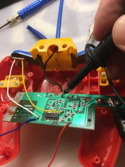 [Rozwiązano] Zasięg układu zdalnego sterowania 27 MHz z motorówki ...