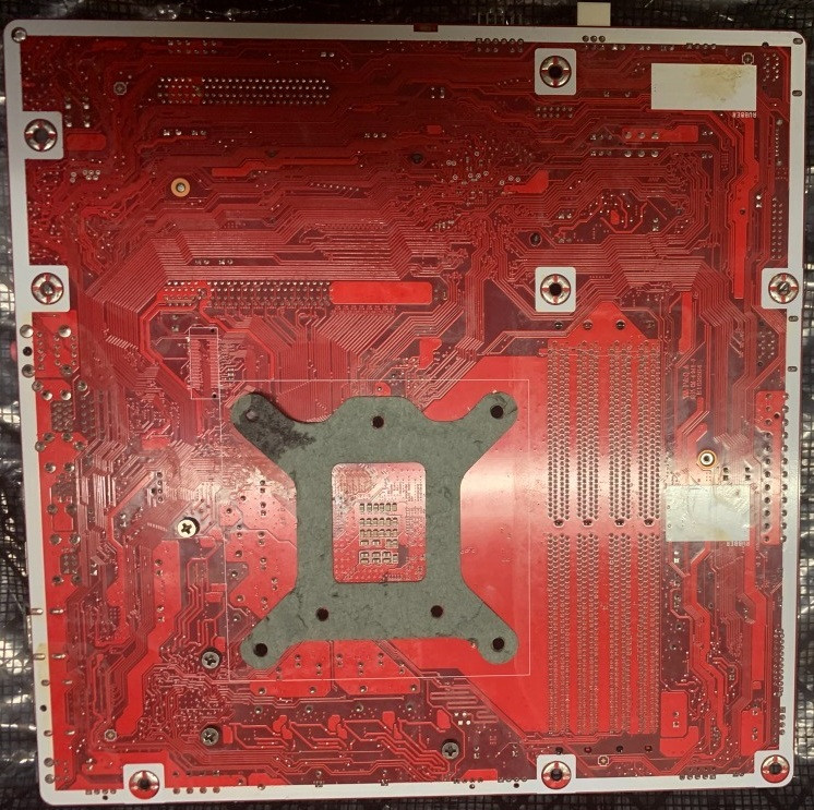 [Rozwiązano] HP Omen 880 - Przeniesienie BACKPLATE z uszkodzonej płyty ...