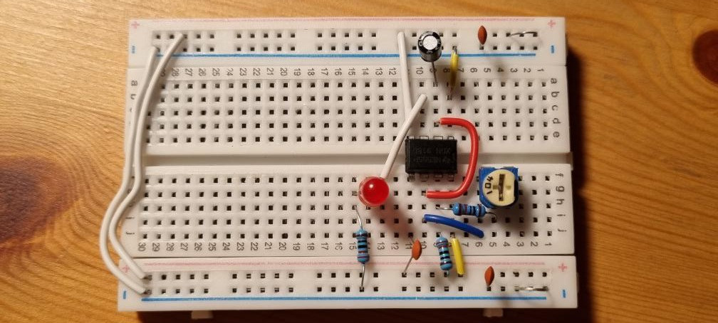 NE555 astable - flashing LED with potentiometer for frequency adjustment