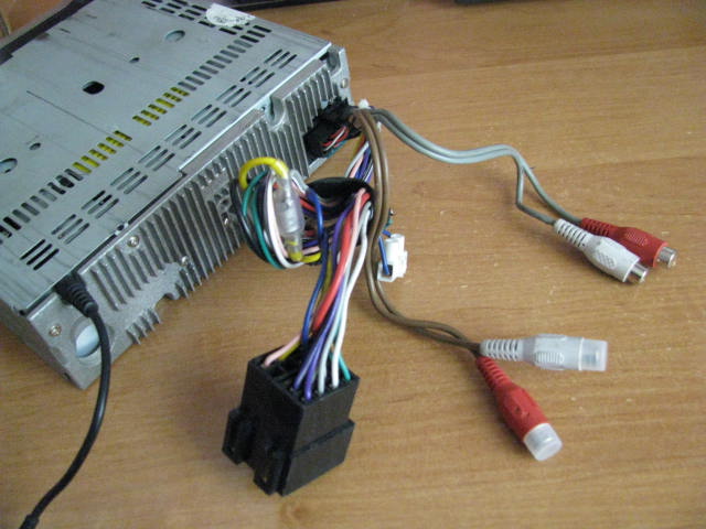 Podłączenie wzmacniacza Infinity 36670 i głośników Chrysler/Kia do radia