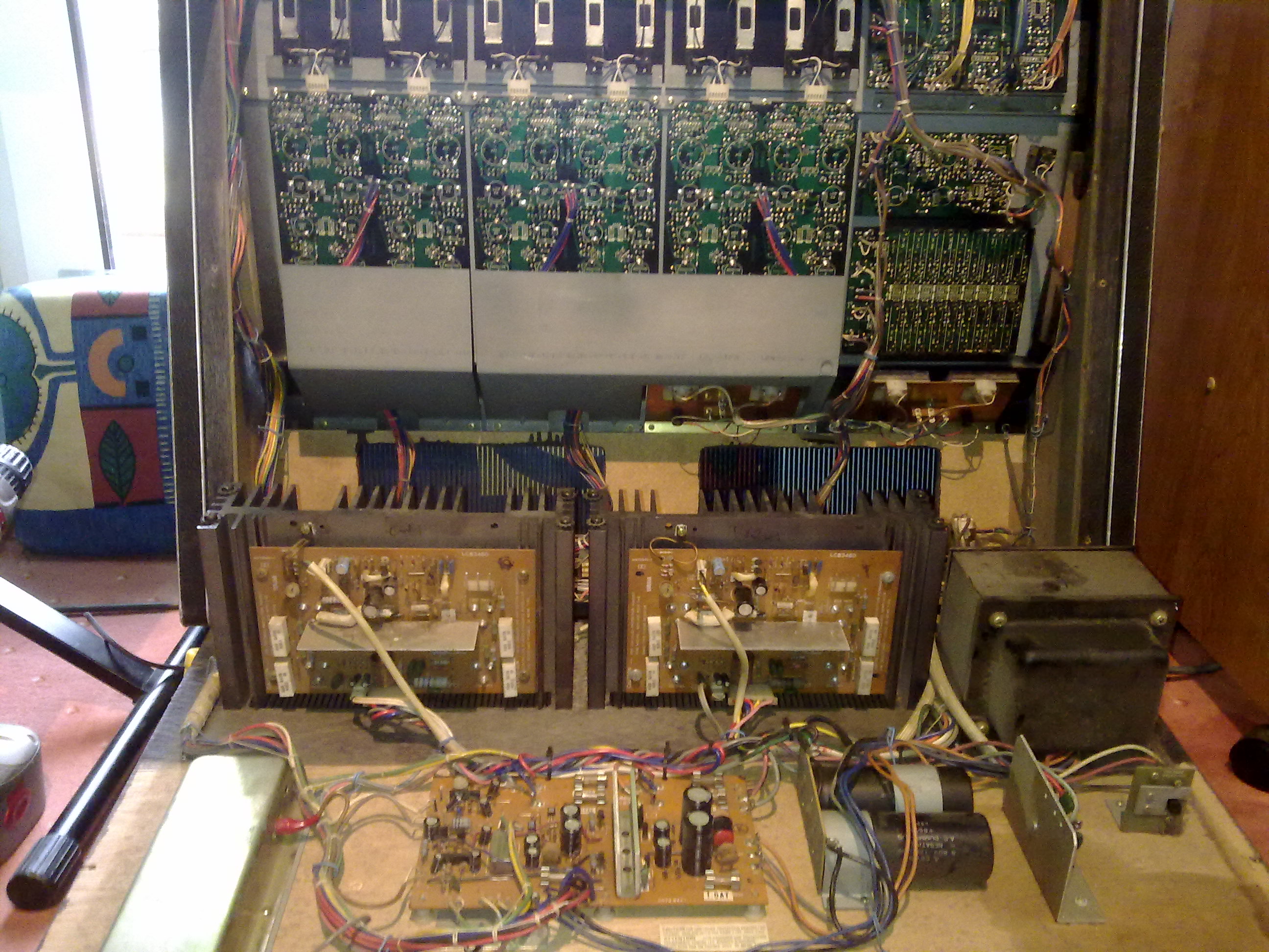 Yamaha em 300 - Grzejący się prawy kanał w bardzo wiekowym sprzęcie