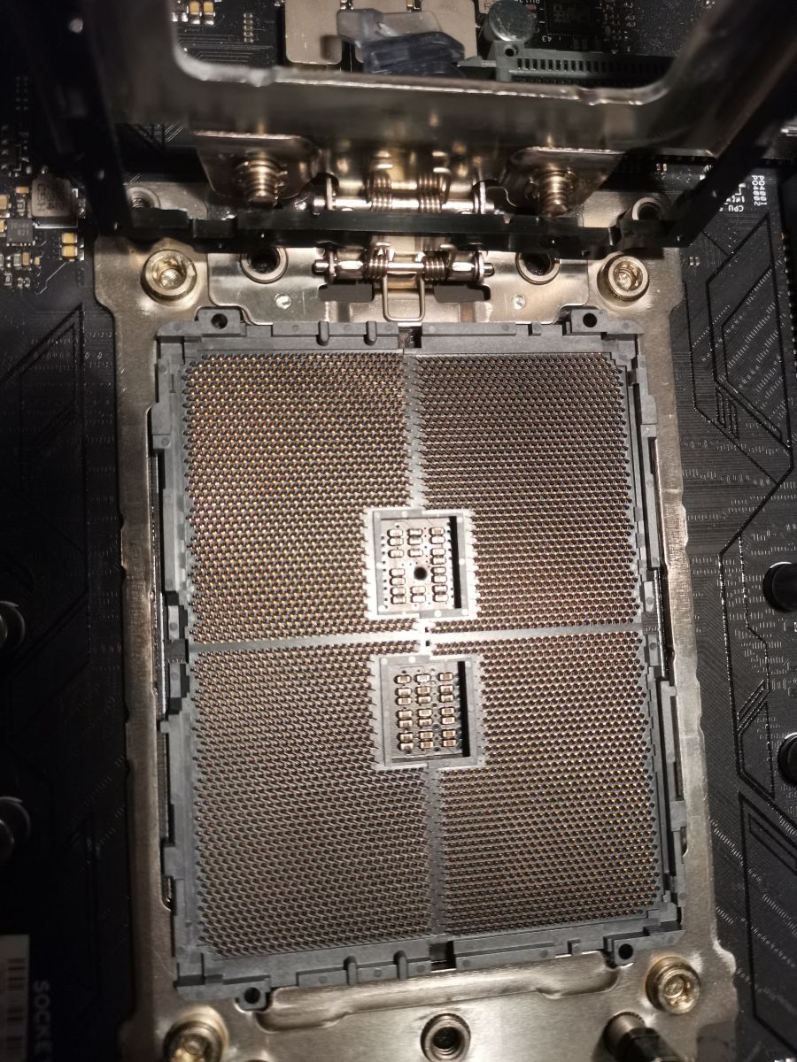 Asus ROG ZENITH EXTREME - POST CODE zawiesza się na CODE:36