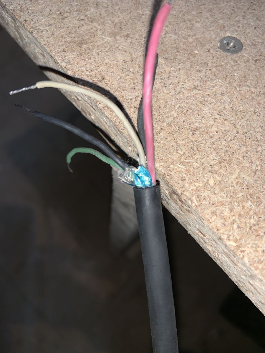 Podłączenie mikrofonu Shure 527B do XLR: identyfikacja kabla shield i ...