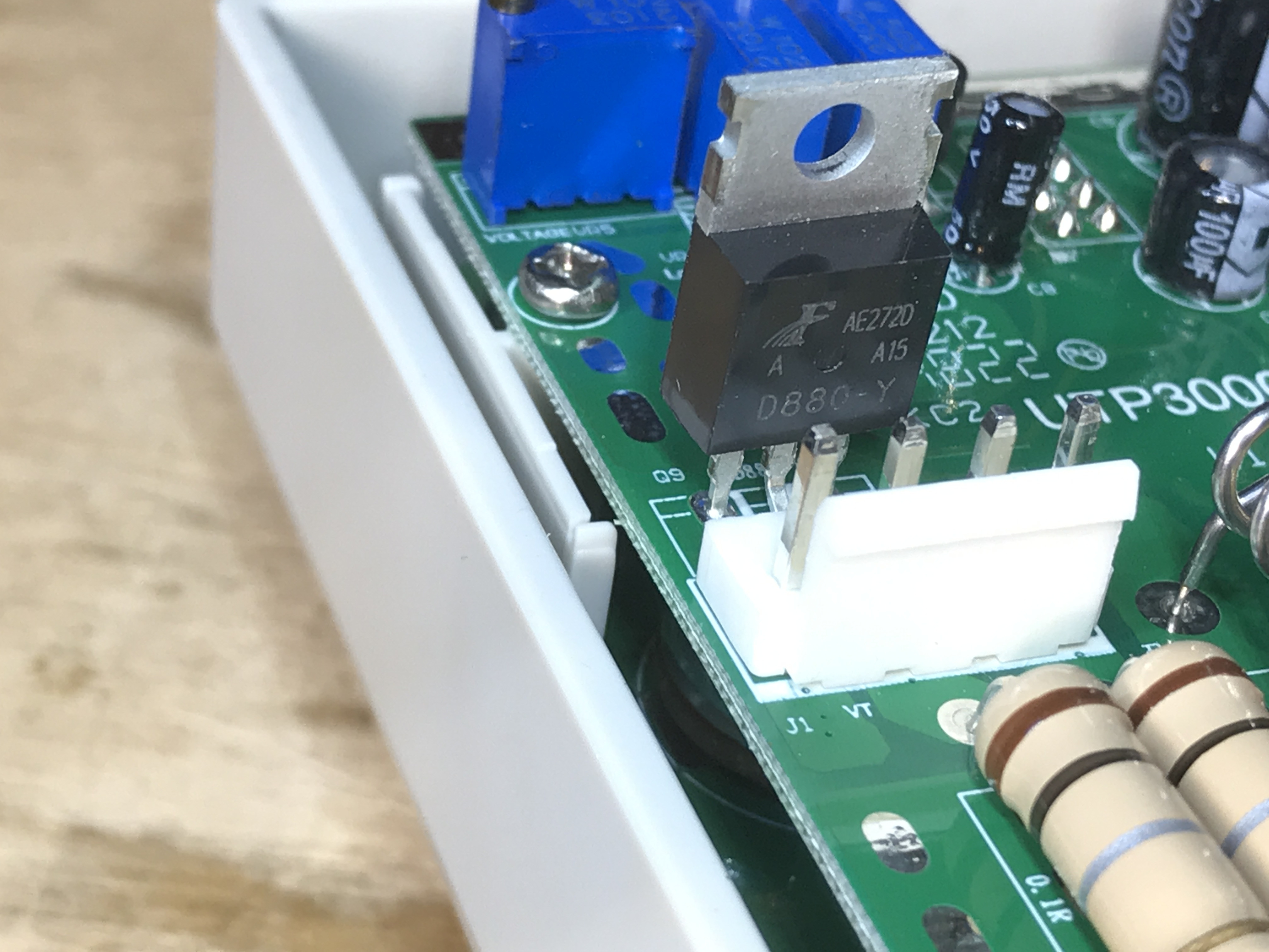 Zasilacz laboratoryjny Uni-T UTP3315TFL-II 0-30V 0-5A MIE0397 - test ...