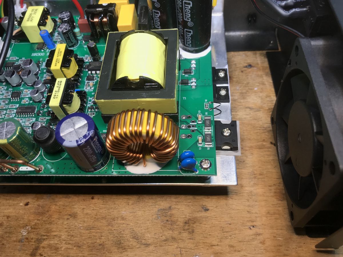 Zasilacz laboratoryjny Xtreme X3010 30V 10A z ograniczeniem prądowym