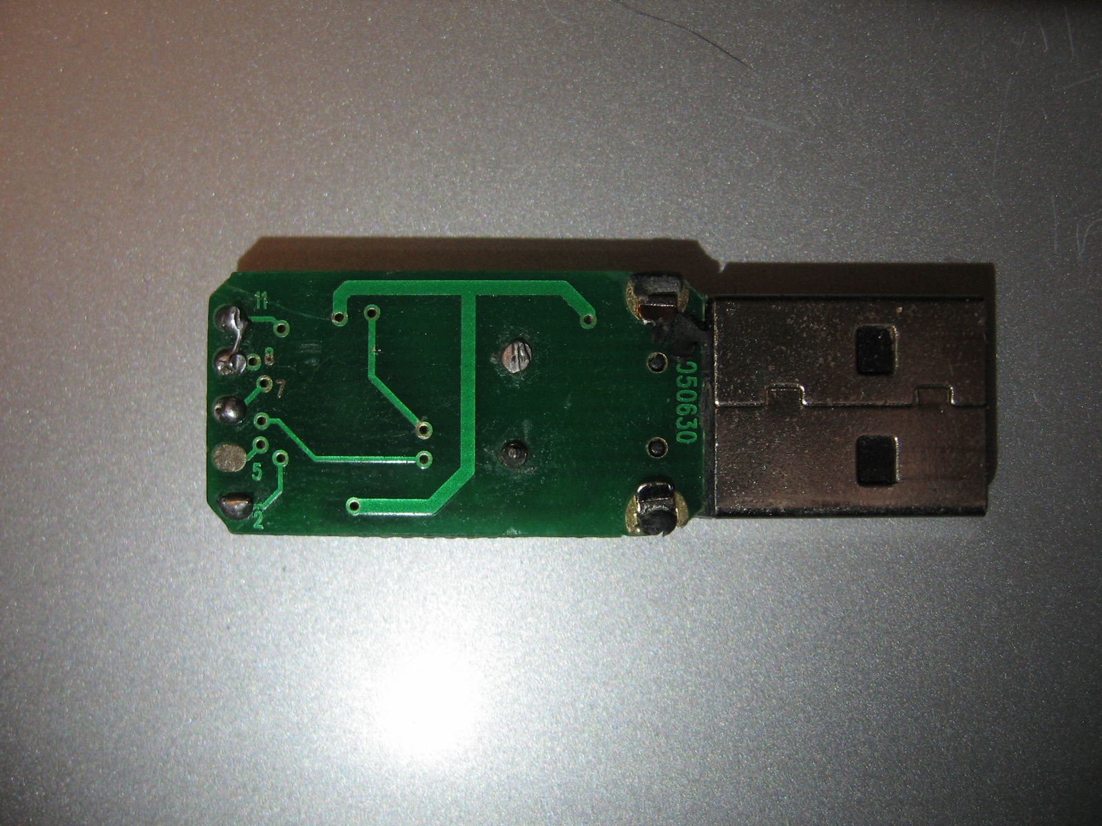 Jak zidentyfikować piny TX i RX w przejściówce USB-UART do Sagem myX-7?