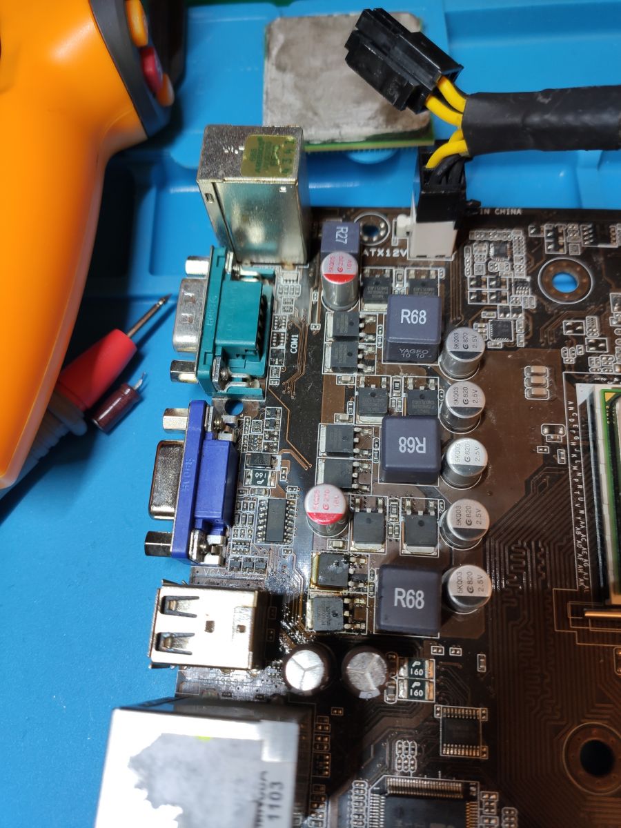 [Rozwiązano] Brak obrazu, zwarcie na lini 12v procesora ASUS M2N68-AM SE2