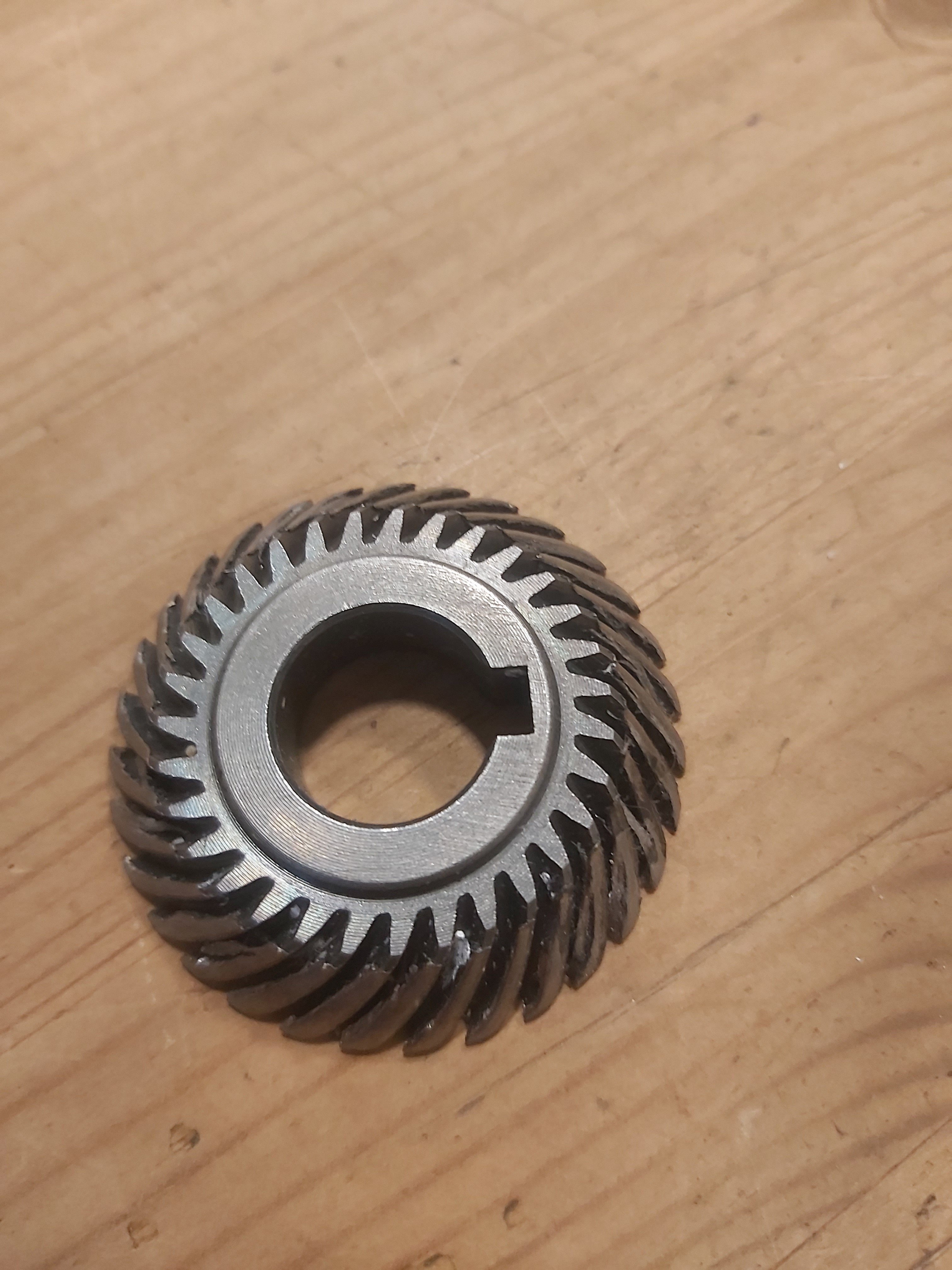 Einhell tc-sm 2131/1 dual - szukam przekładni 31 zębów do ukośnicy, czy ...