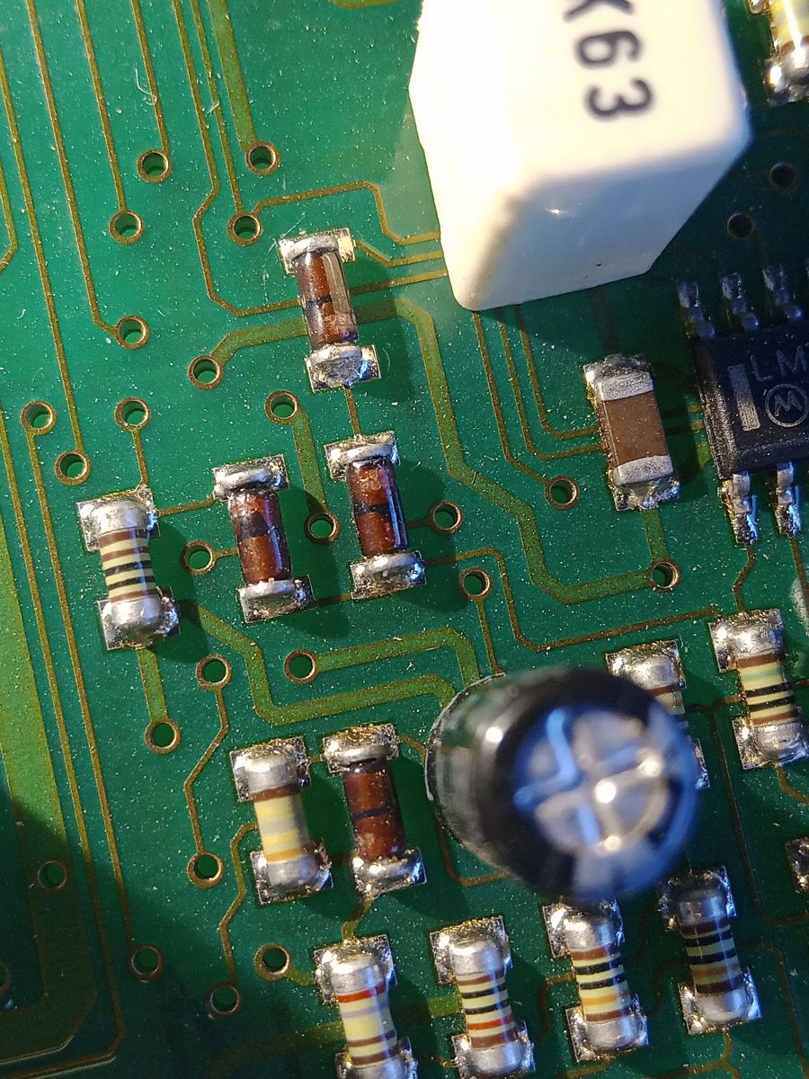 Truma, Trumatic C6000: Identyfikacja diody (możliwe Zenera) na płycie ...