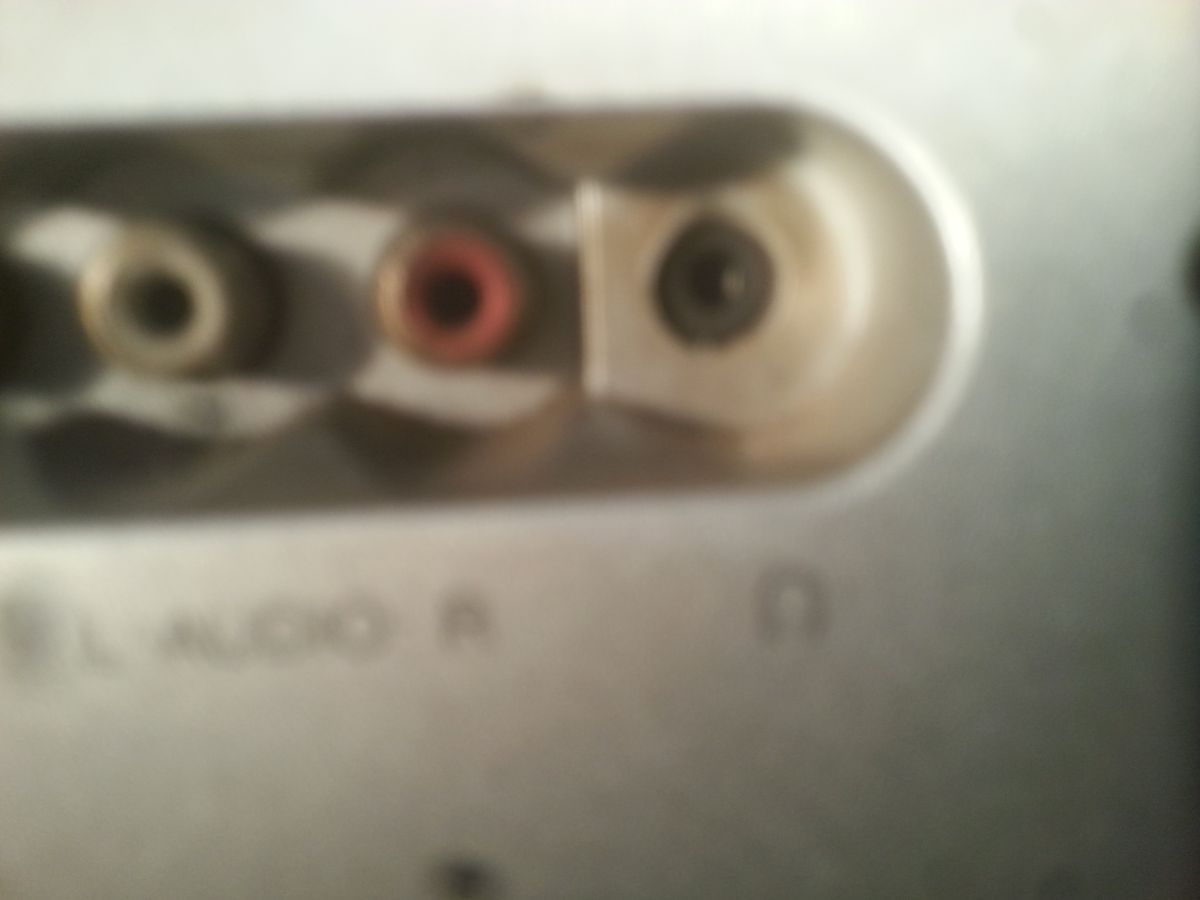 [Rozwiązano] Mini jack nie trzyma w gniazdku słuchawkowym telewizora ...