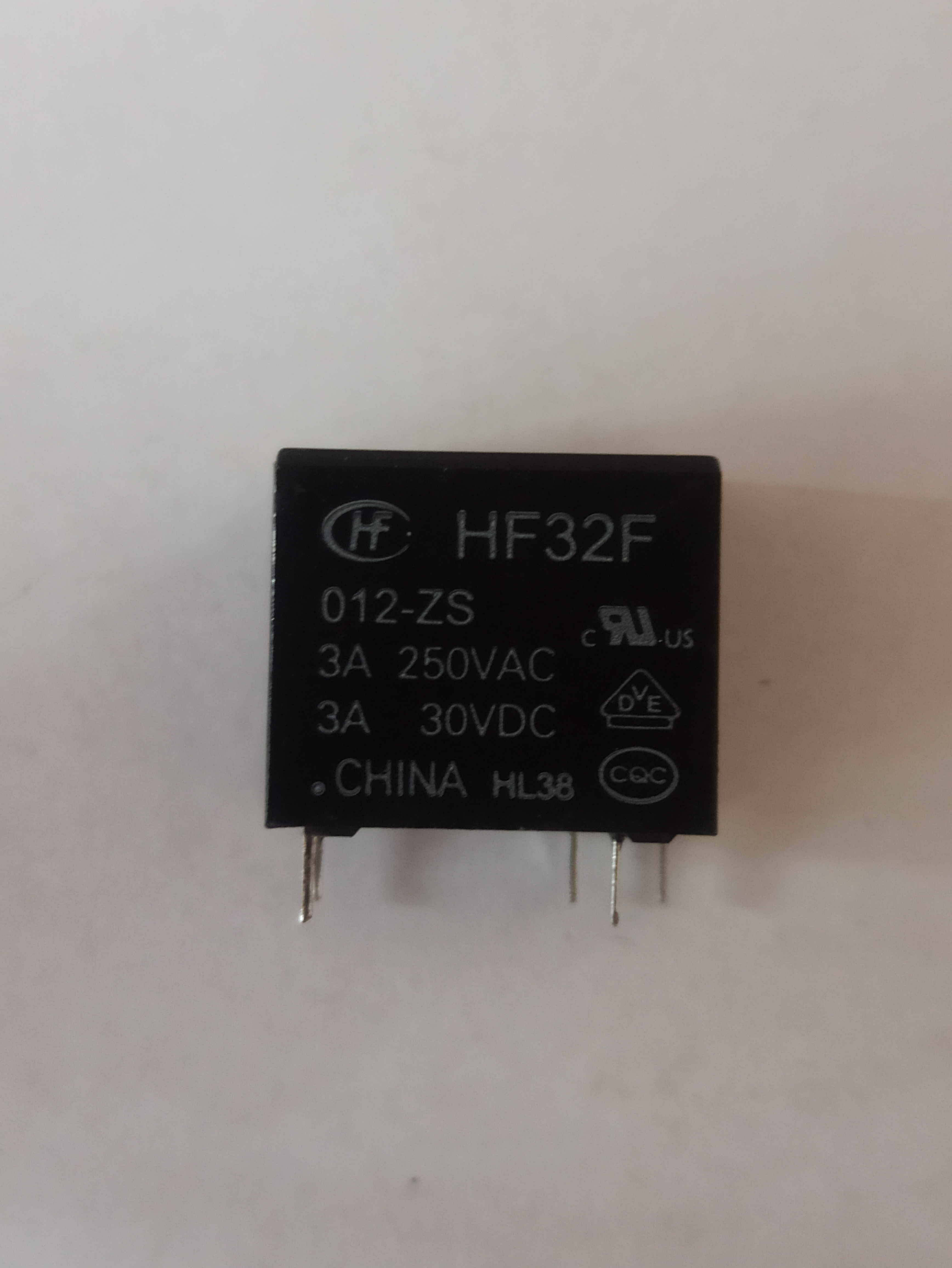 [Sprzedam] Sprzedam przekaźniki HF32F/012-ZS - 494 sztuki dostępne, atrakcyjne ceny