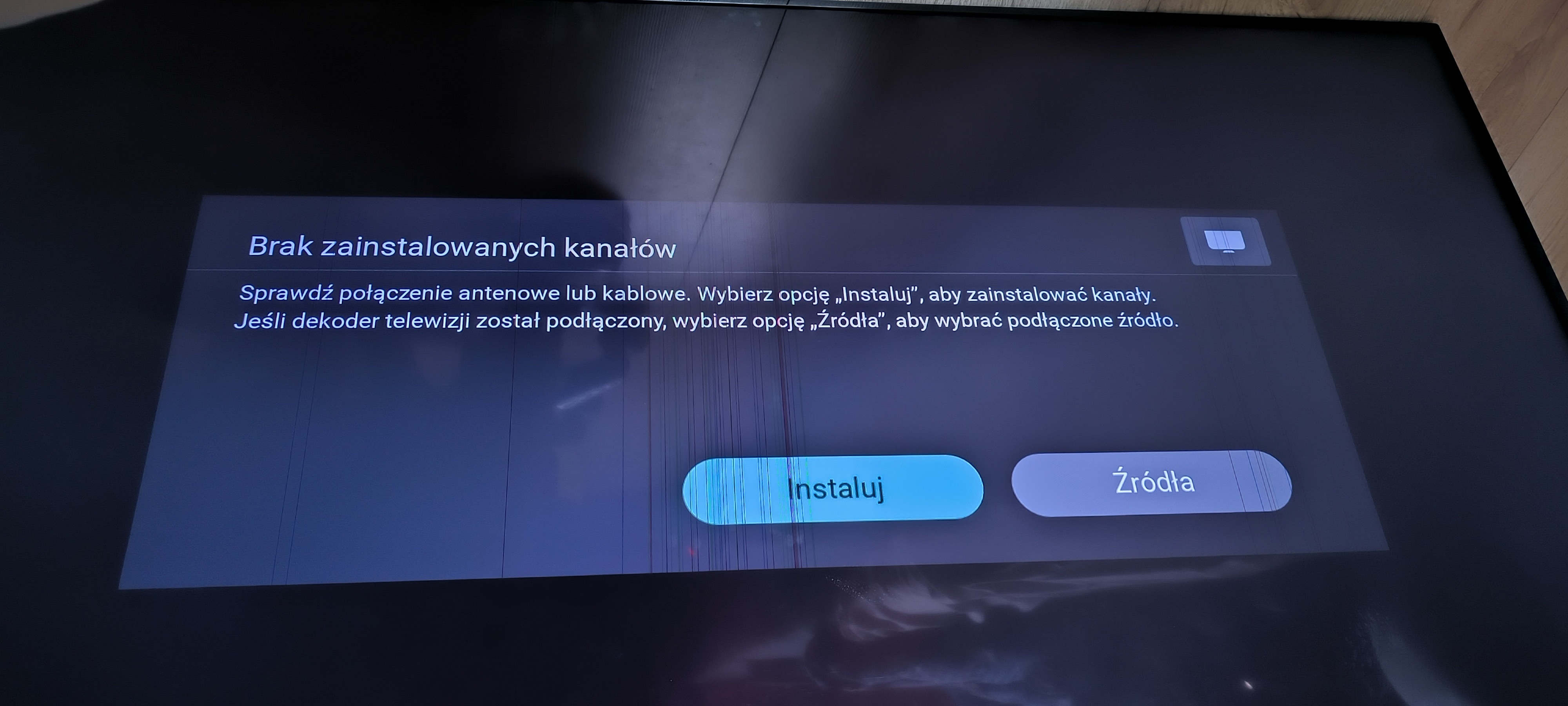 Paski na ekranie telewizora Philips 55PUS6704/12 - przyczyny