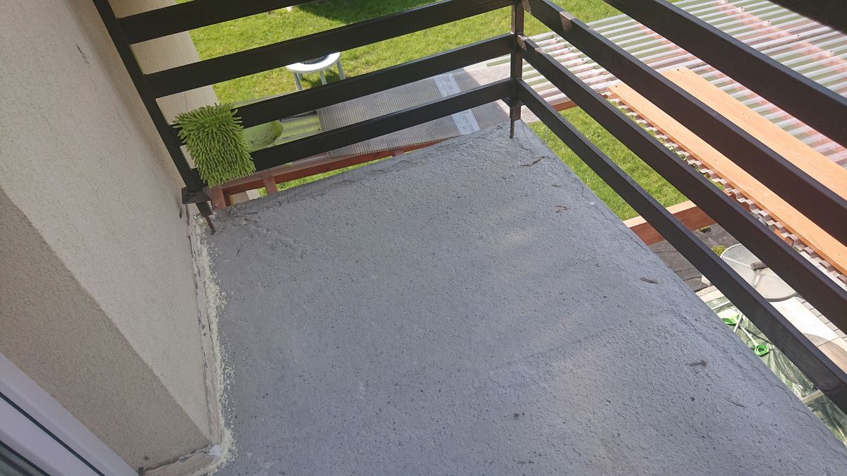 Remont balkonu z przeciekami: odnowa płyty żelbetowej, izolacja i ...