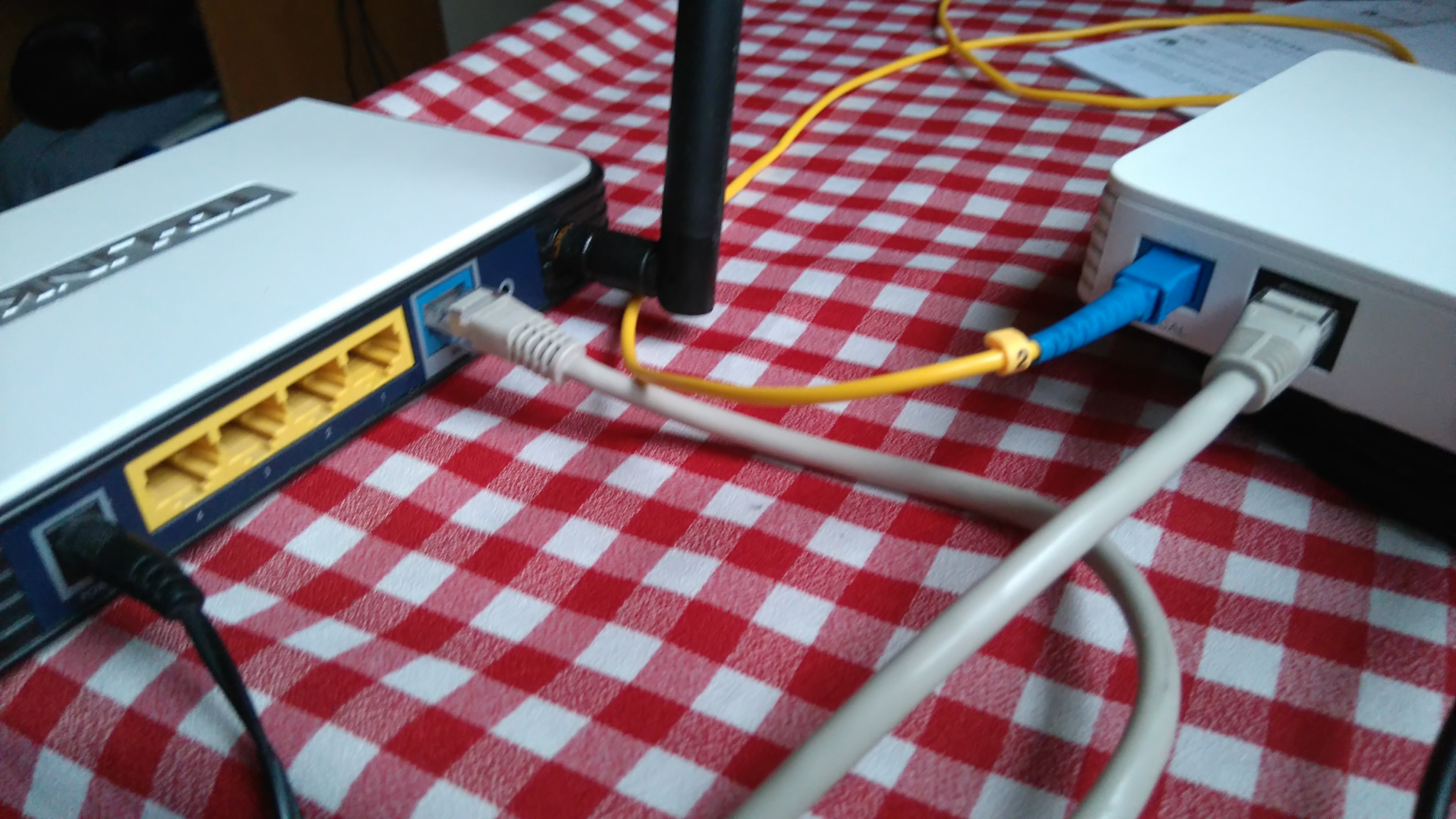 Jak podłączyć światłowód do routera TP-Link WR543G?