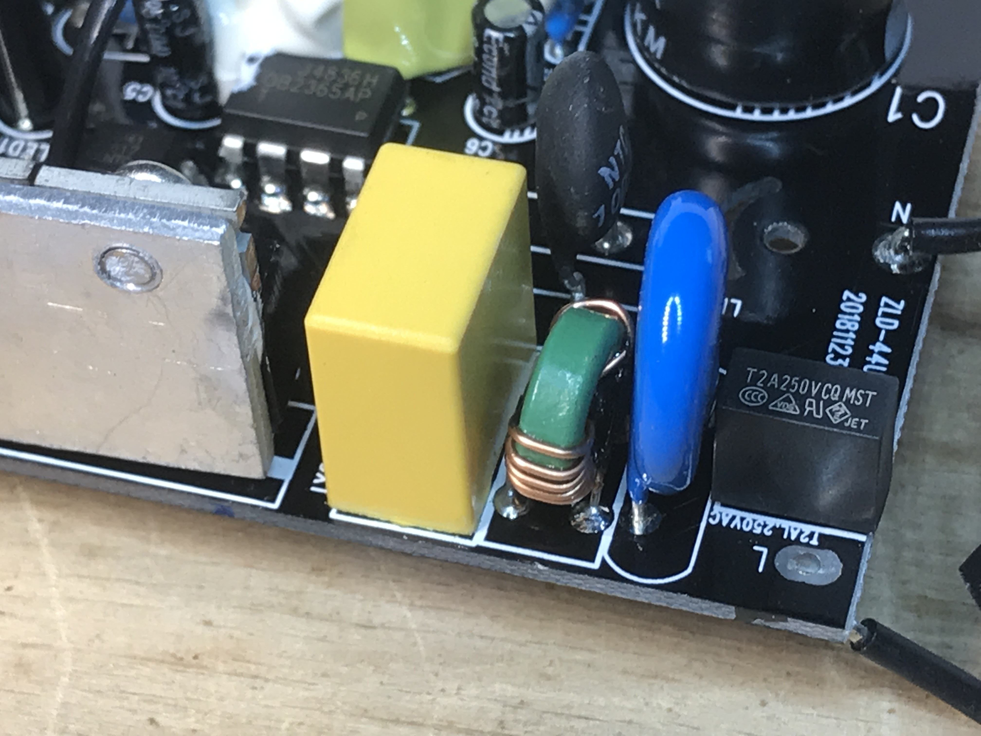 [TYWE2S/ESP8266] Woox R4027 four-slot WiFi controlled USB power strip