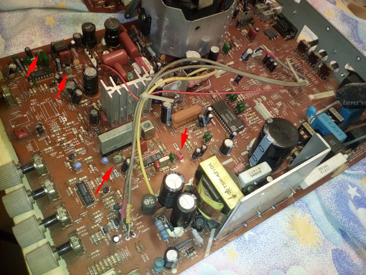 [Rozwiązano] Monitor Commodore 1084S-D2 - trzaski po włączeniu po kilku ...