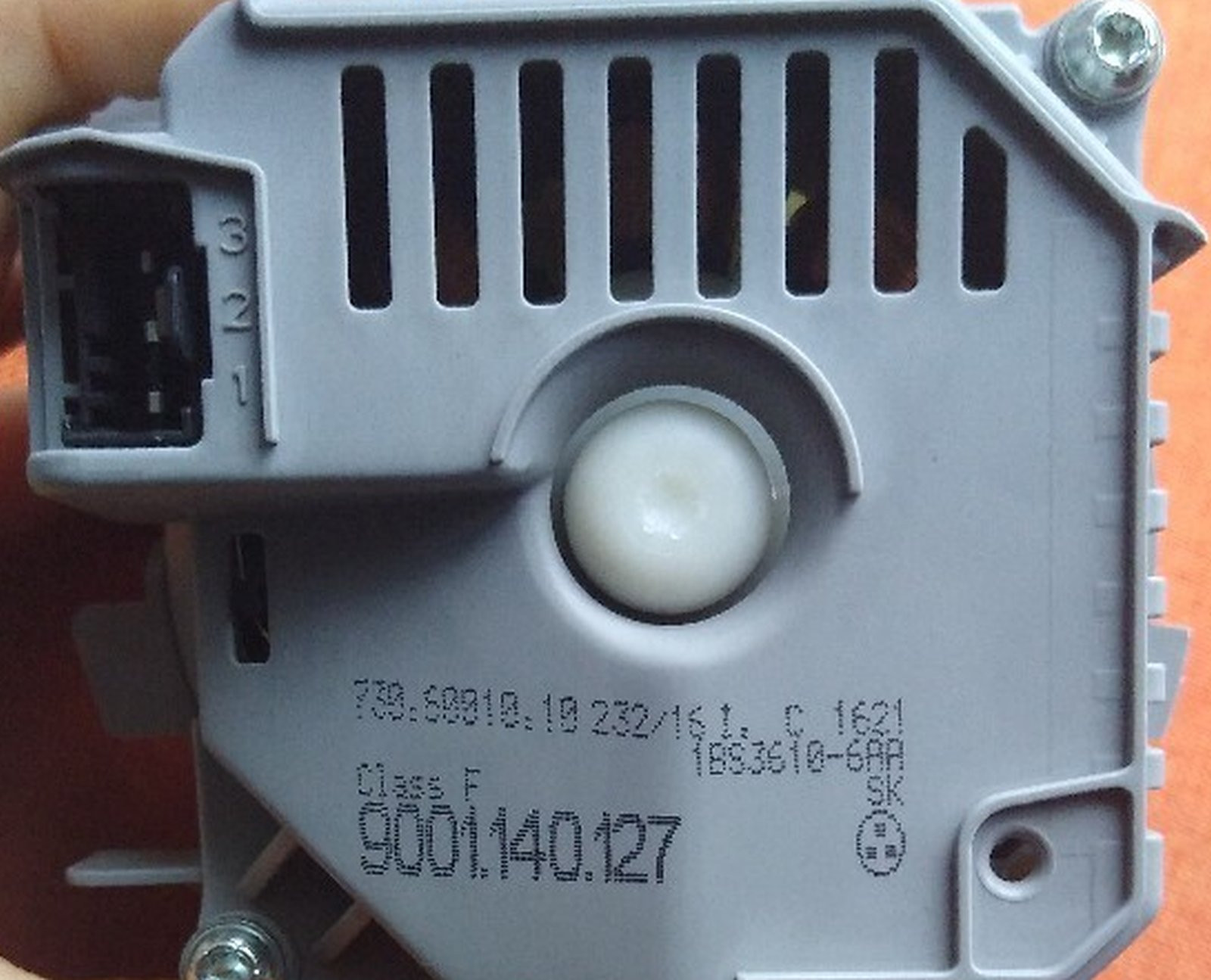 Bosch SMV68N60EU/A7 - podłączenie wtyczki do pompy