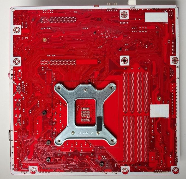 [Rozwiązano] HP Omen 880 - Przeniesienie BACKPLATE z uszkodzonej płyty ...