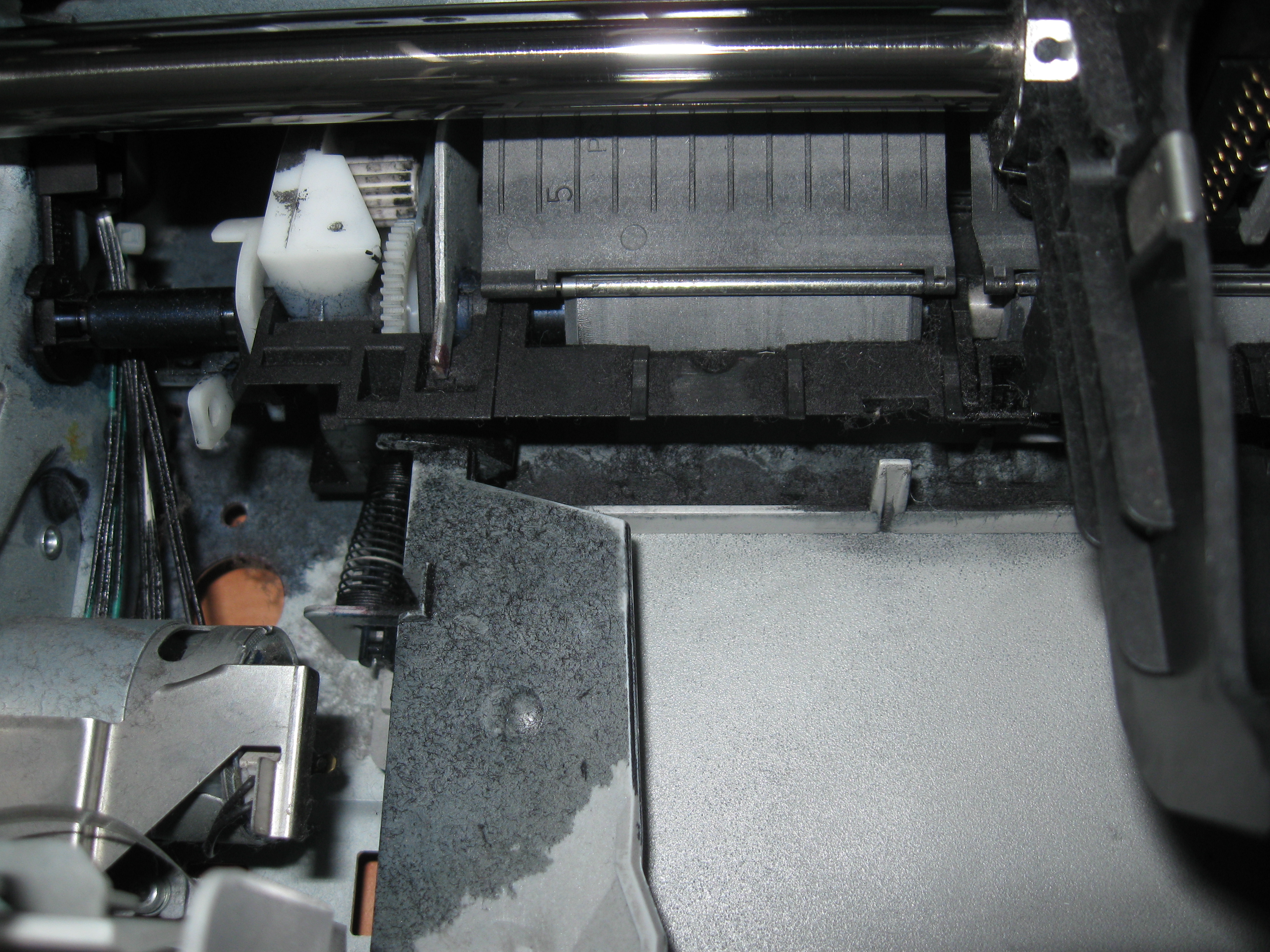 HP DeskJet 710C - zacinanie się elementów mechanicznych