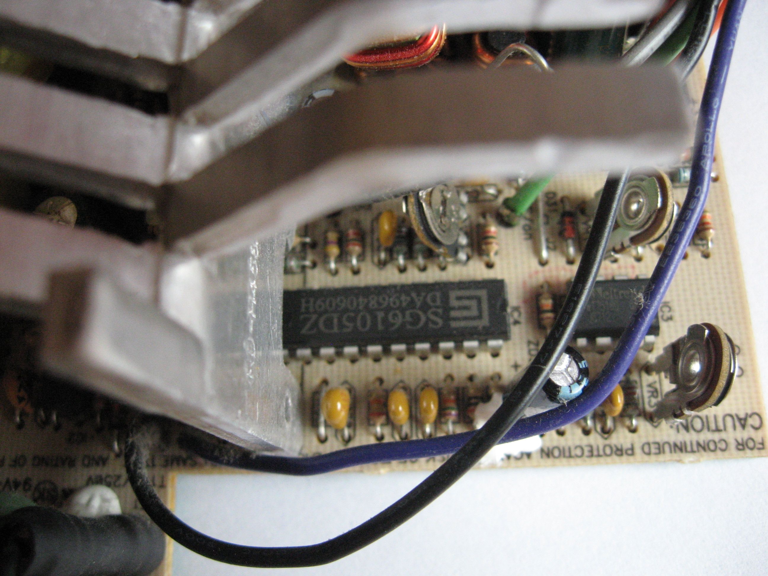 Zasilacz QTechnology QT-05360G - brak napięcia na wyjściu, co sprawdzić?