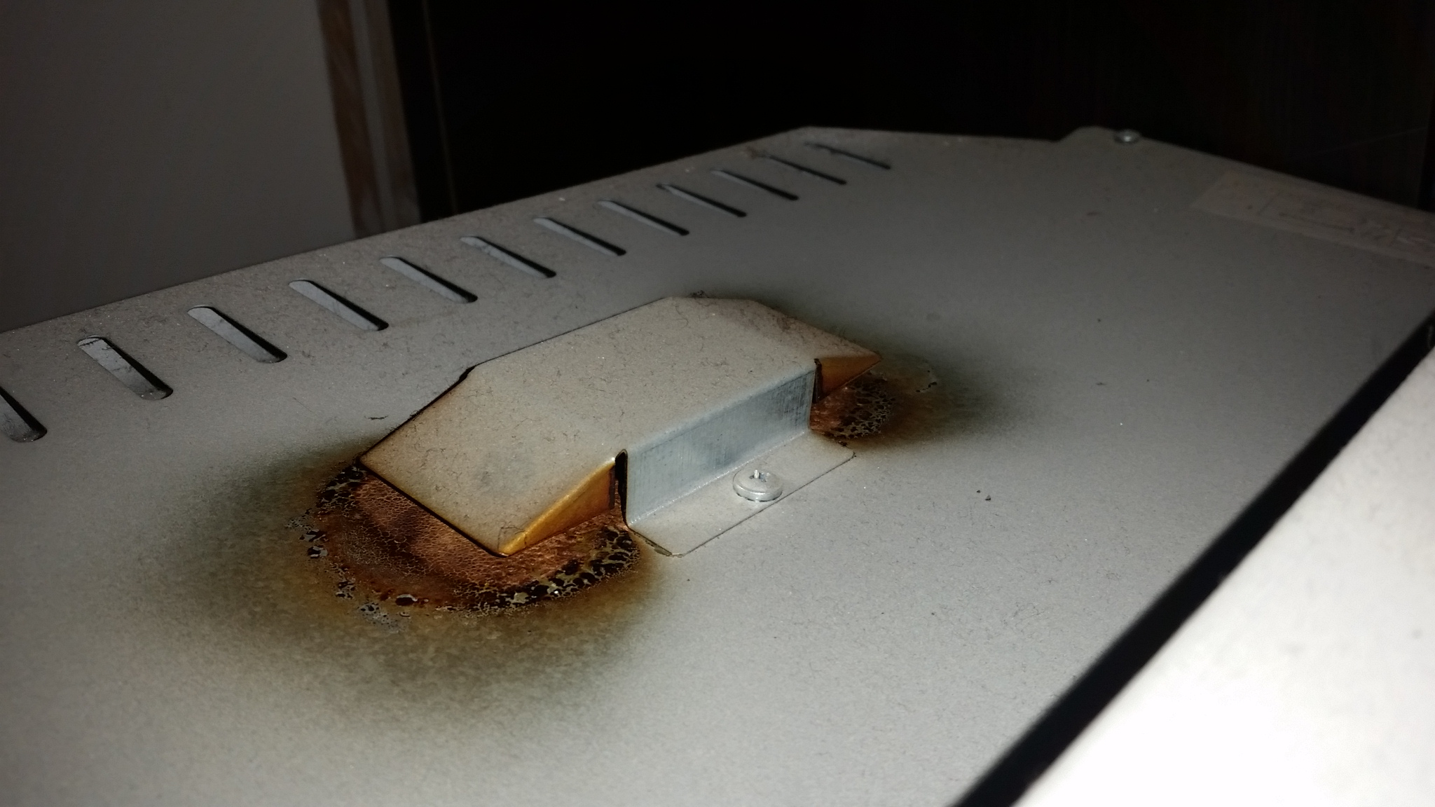 Mastercook m5ex typ 2900 - Wypalona dziura w półce