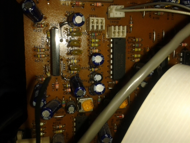 SONY FH-B55CD - CD raz czyta, raz nie. Czy to wina lasera KSS-240?