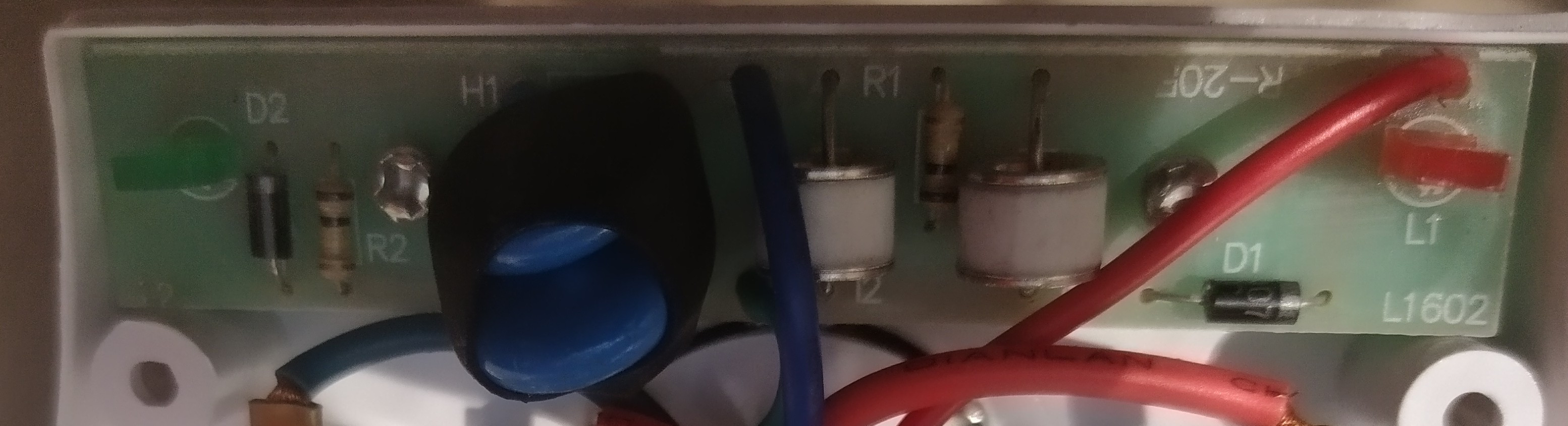 Układ zabezpieczający przeciw przepięciom z MOV S20K250, S20K275 i ...