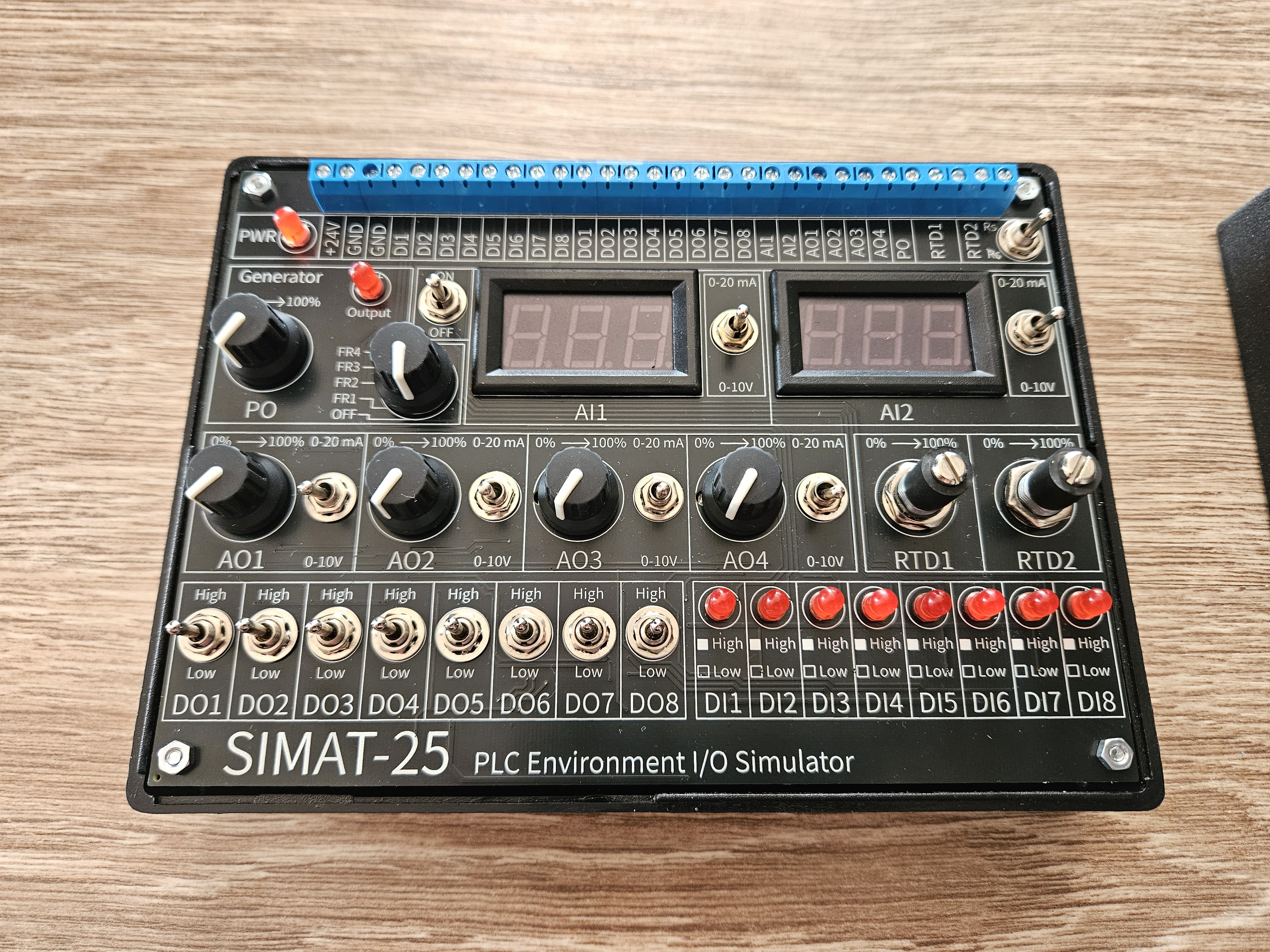 SIMAT-25 Control object simulator for PLCs