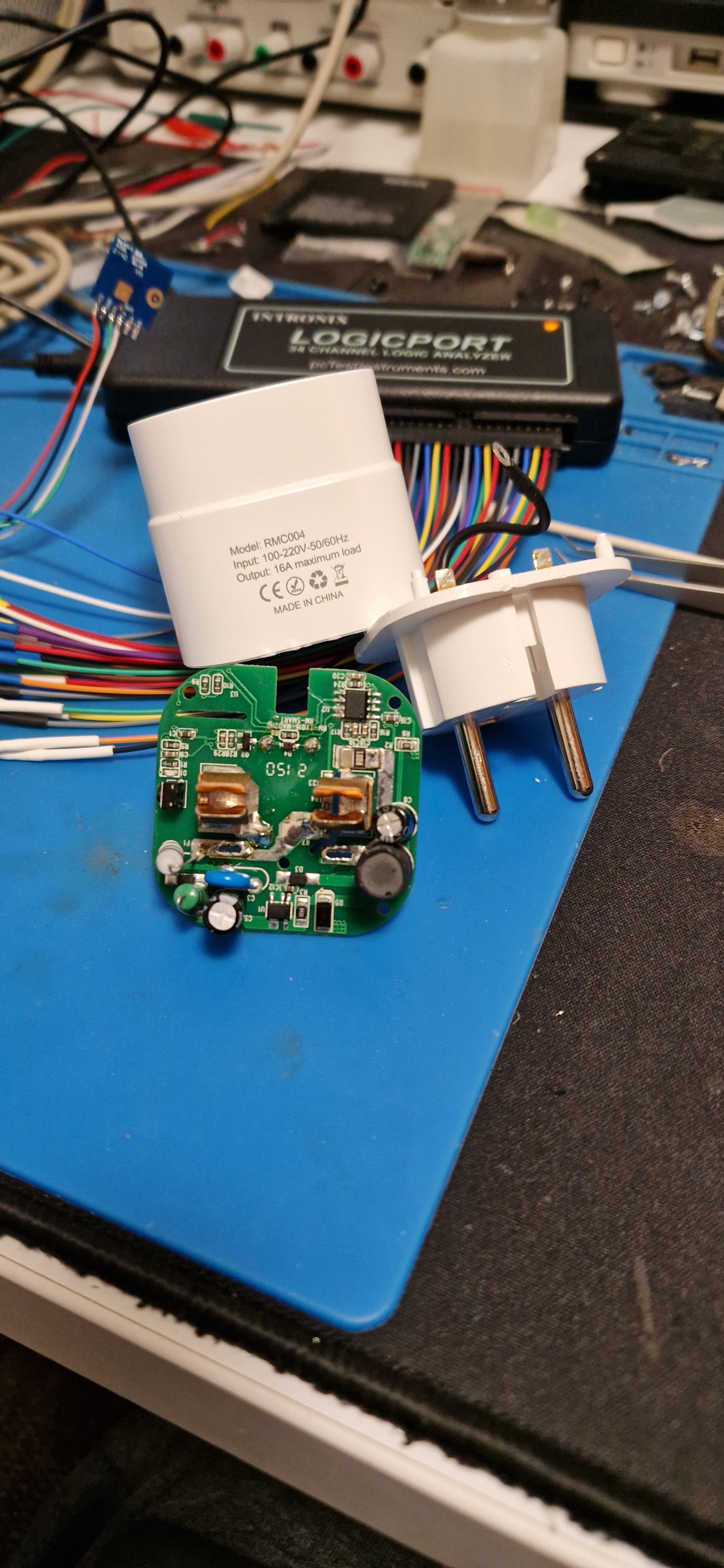 Rozwiązywanie problemów Smart Plug RMC004 z kontrolerem ZHU2114: pinout ...