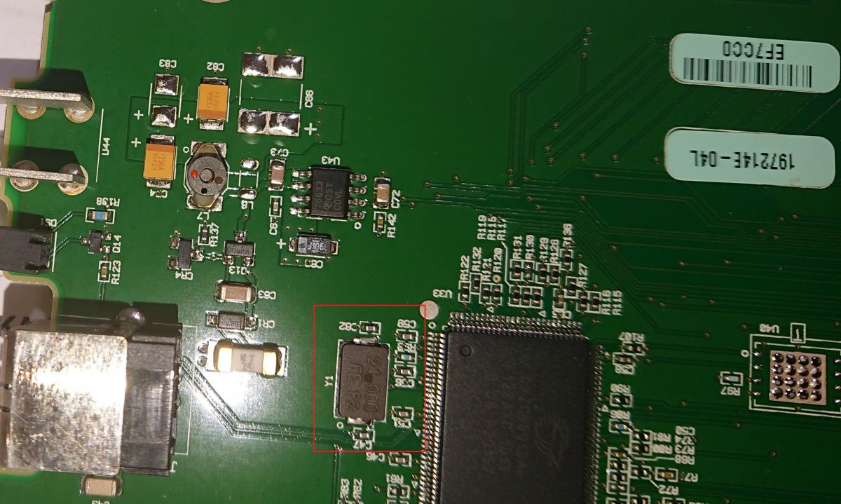 Identyfikacja kodu SMD 24.000 FE P2 w karcie pomiarowej NI USB-5132