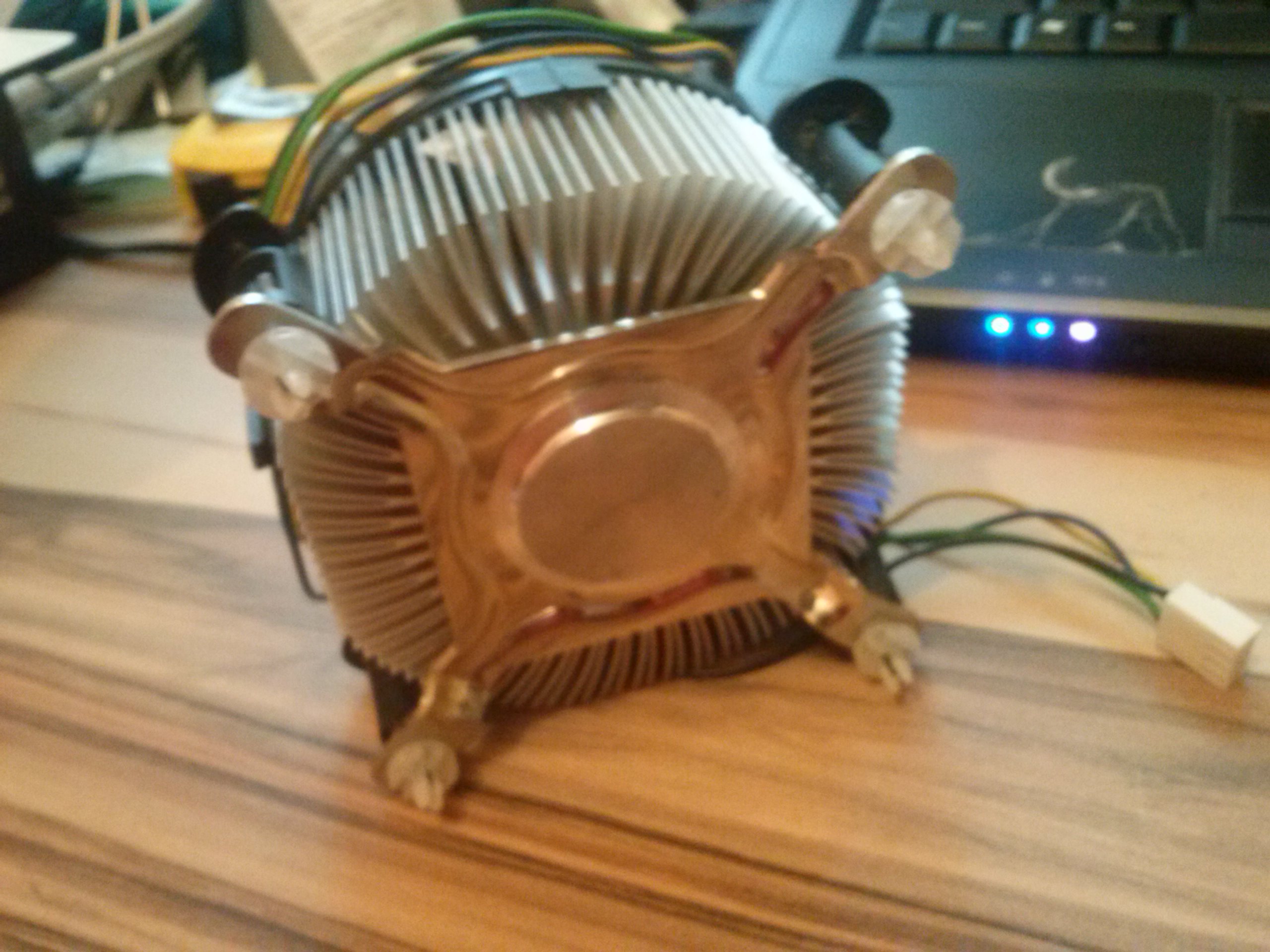 [Sprzedam] Radiator z wentylatorem do procesora - elektroda.pl