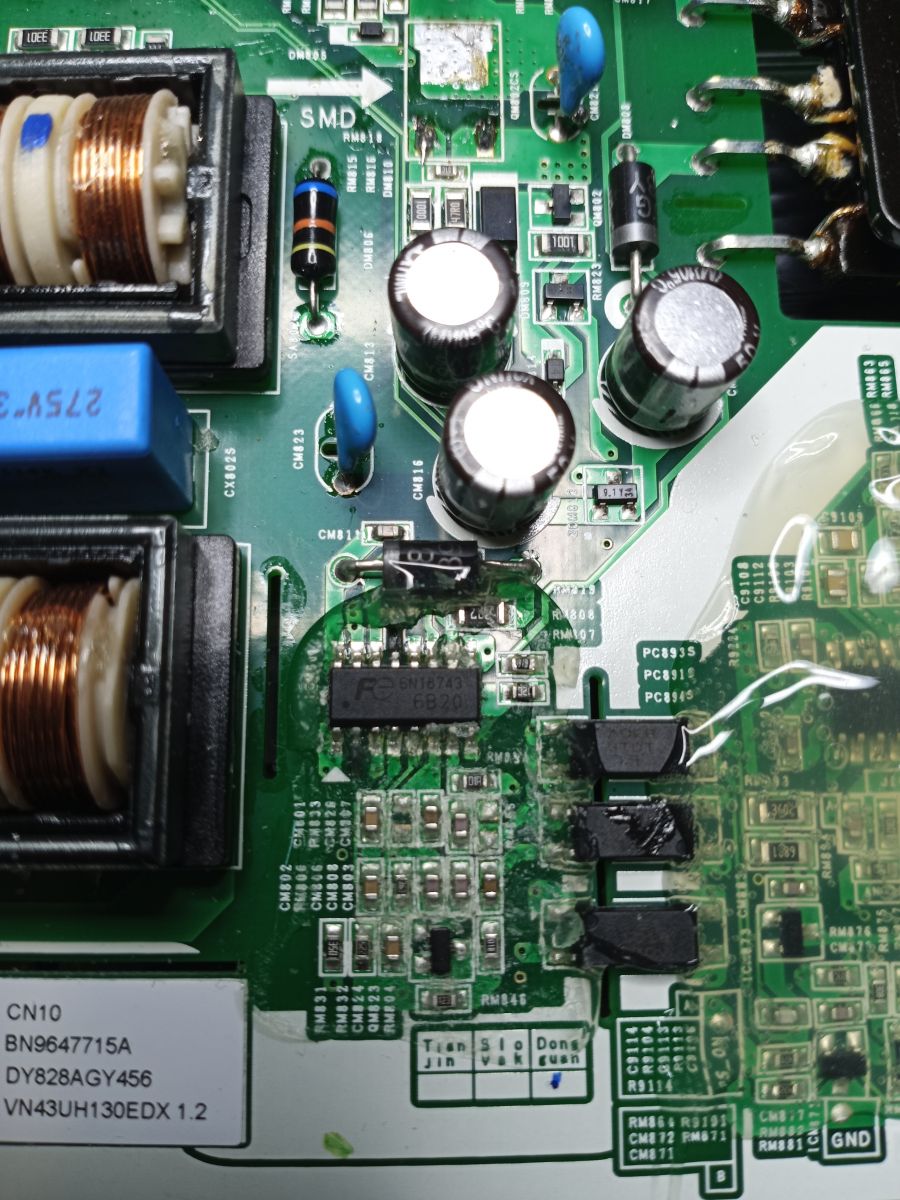 Samsung UE43NU7092U - zaniżone napięcie 12V, podejrzenie zasilacza.