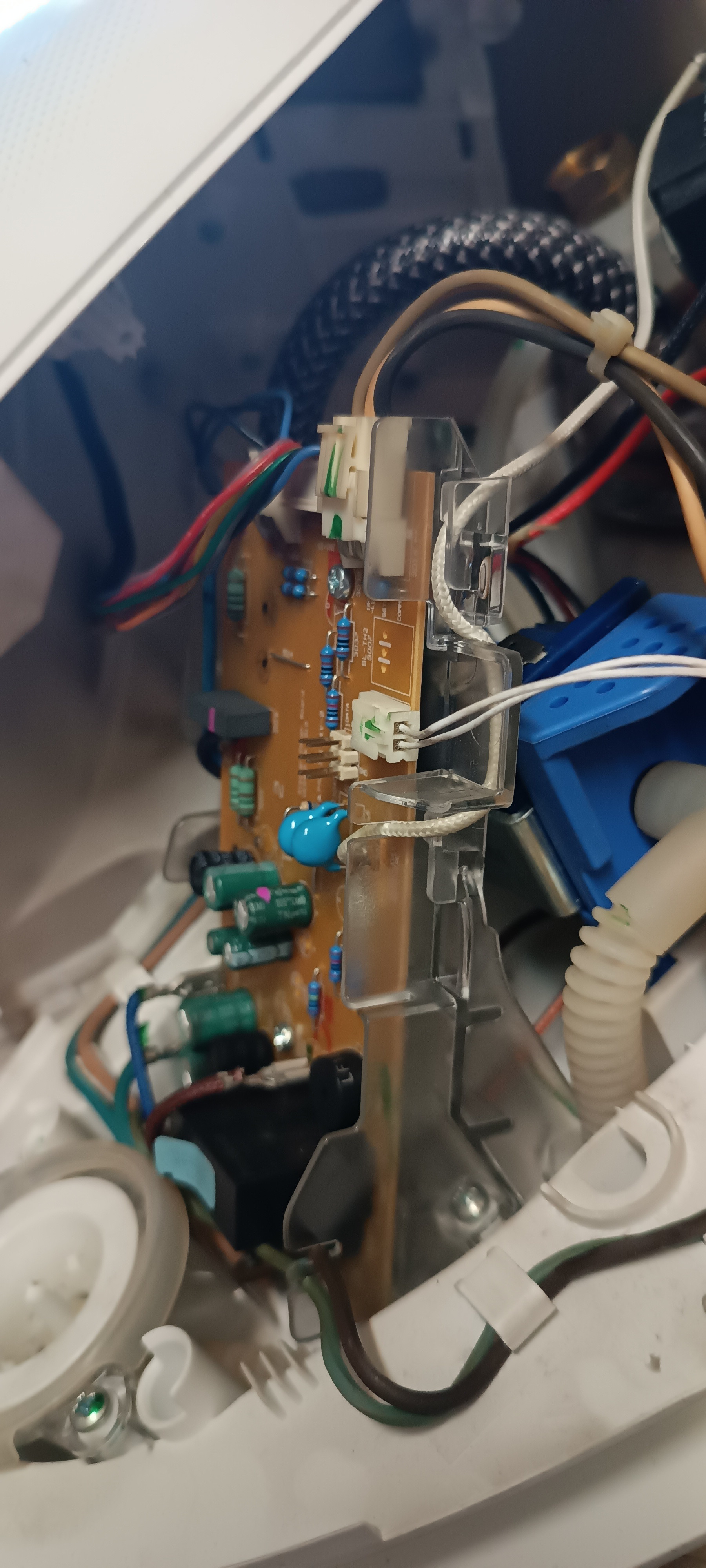 Żelazko Philips GC 9642 - Nie napełnia wodą zbiornika stacji parowej