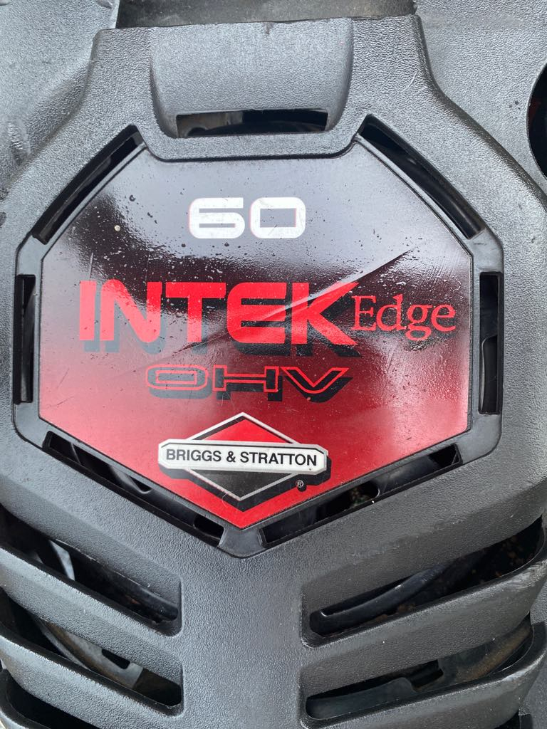 Niekompletny gaźnik oraz cewki ładowania BRIGGS STRATTON 60 INTEK EDGE OHV